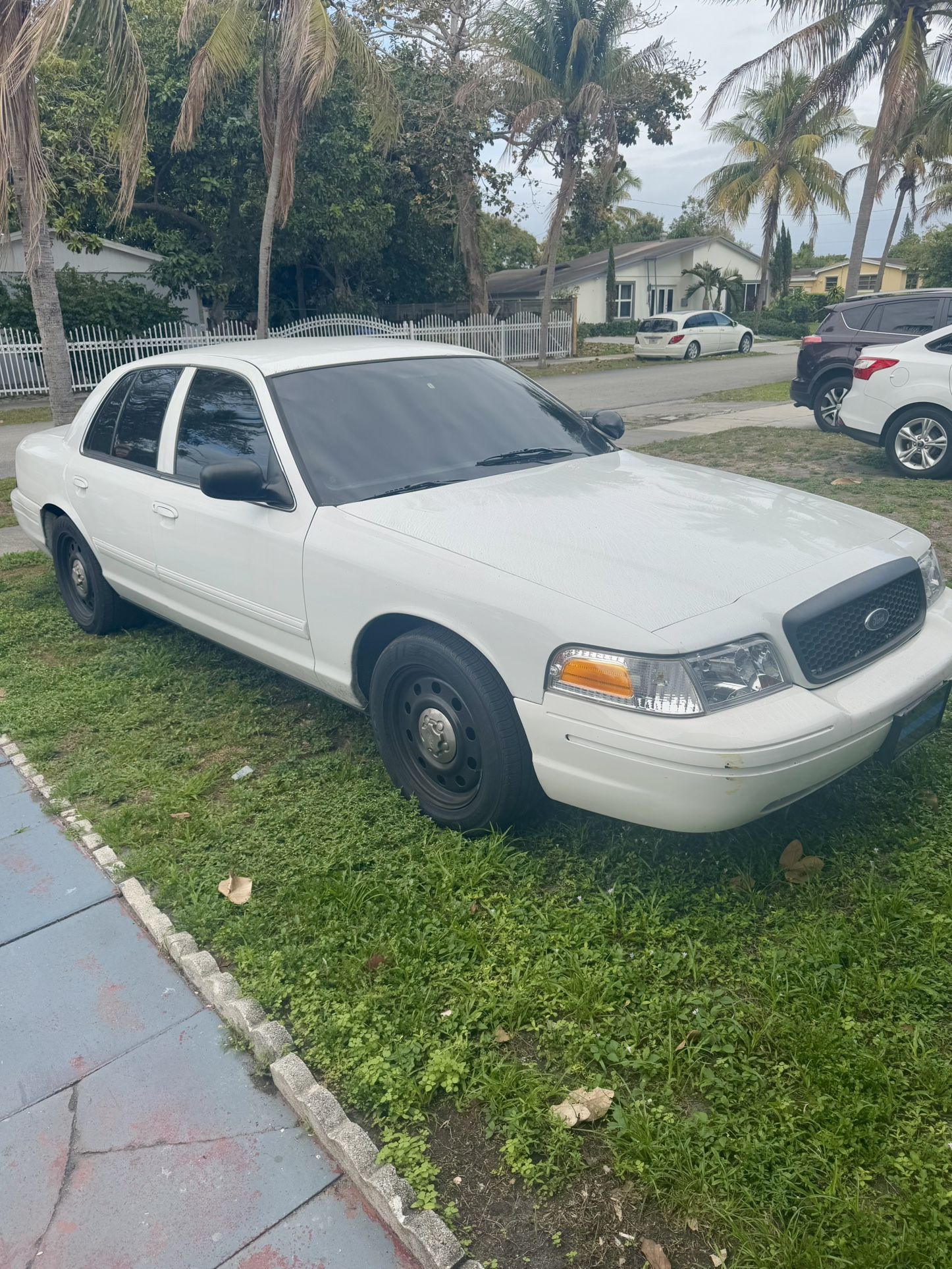 2009 Ford Crown Victoria for Sale in Miami Gardens, FL - OfferUp