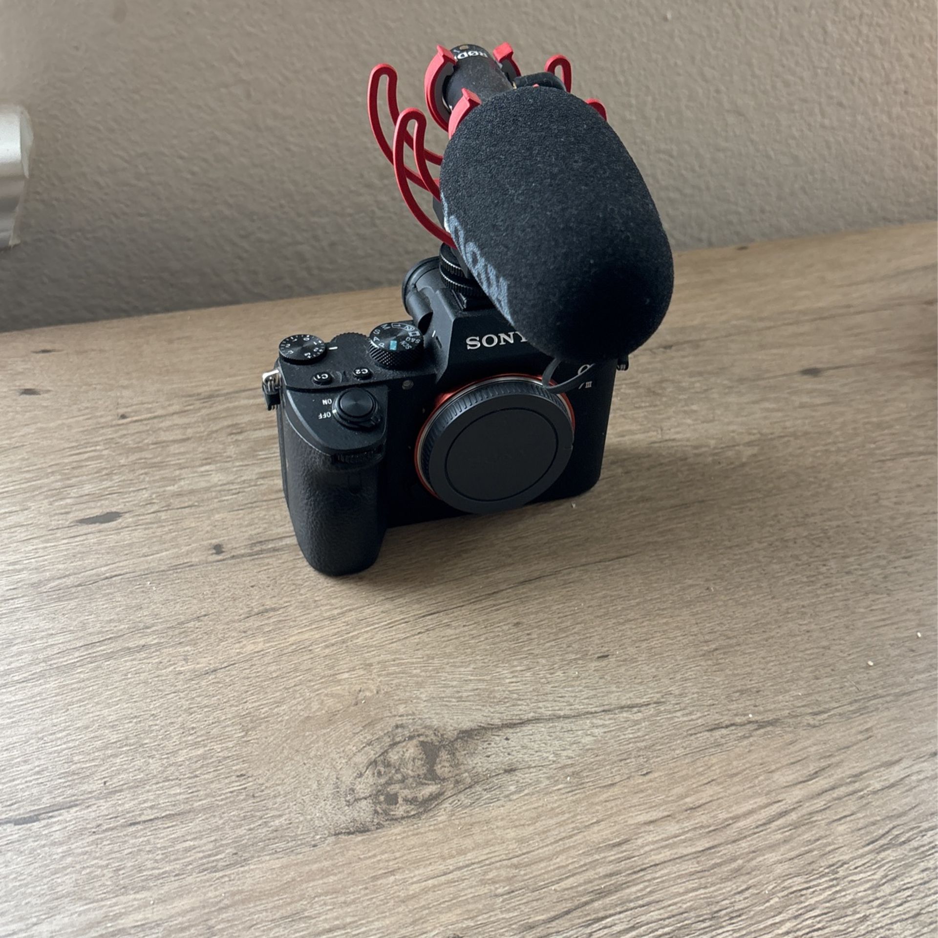 Sony a7iii Video Camera (Body/mic Only) - Black for Sale in Houston, TX ...