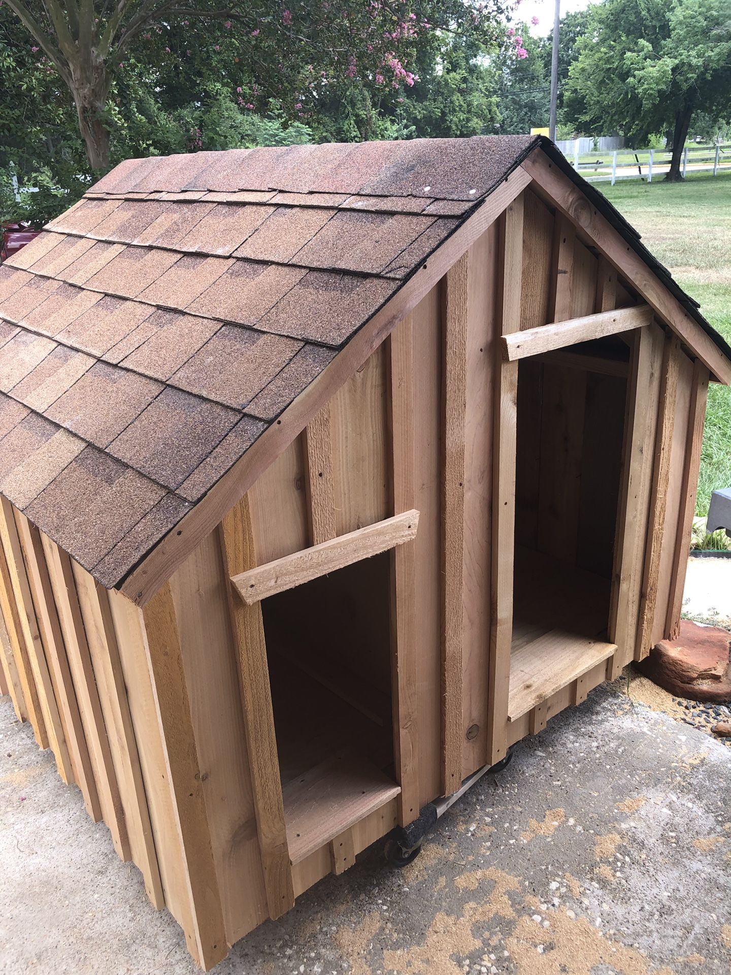 Large 4ft x4 and 1/2 ft duplex dog house for Sale in Houston, TX - OfferUp