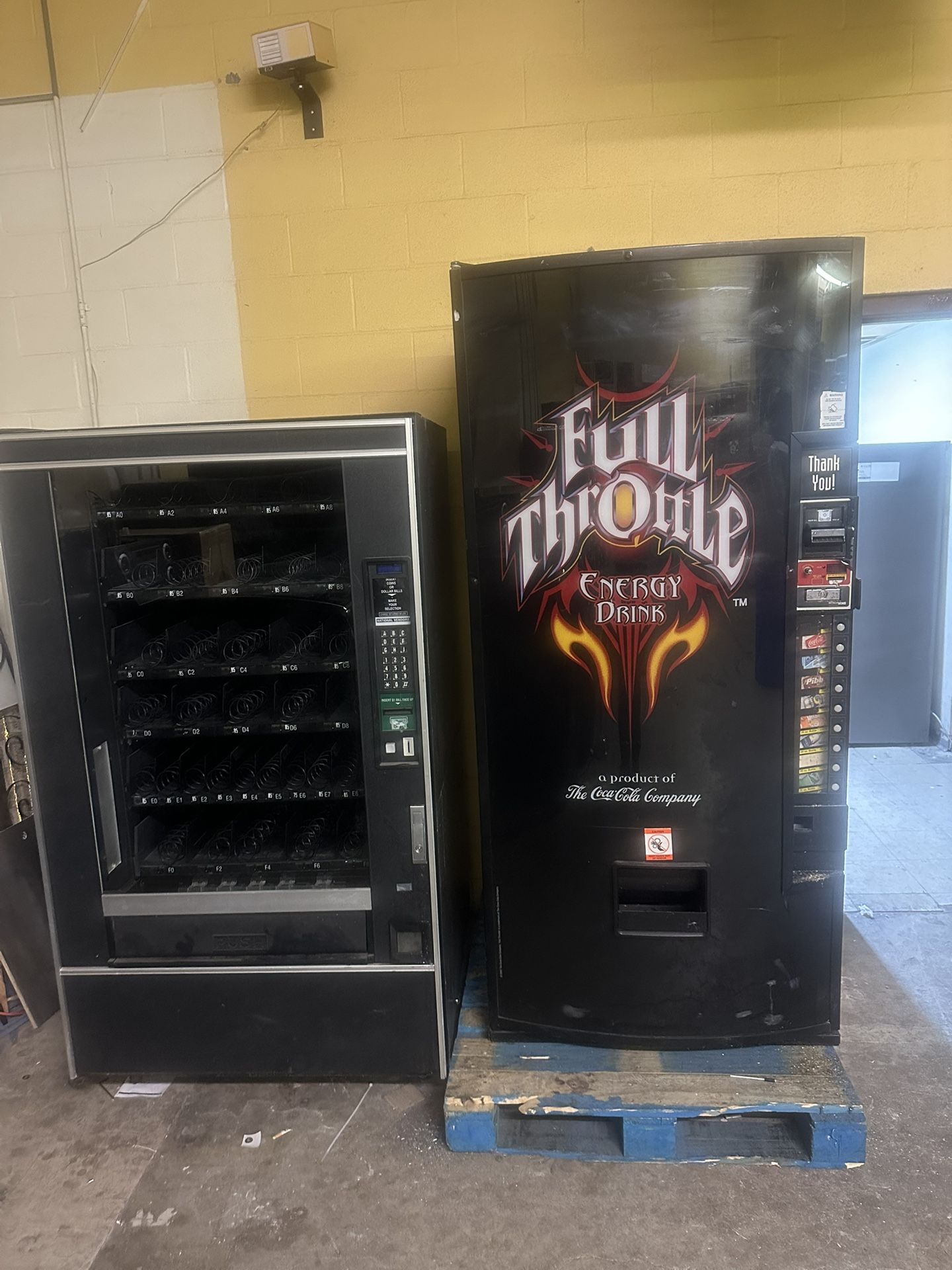 Drinks And Snacks Vending Machine for Sale in Richmond, TX - OfferUp