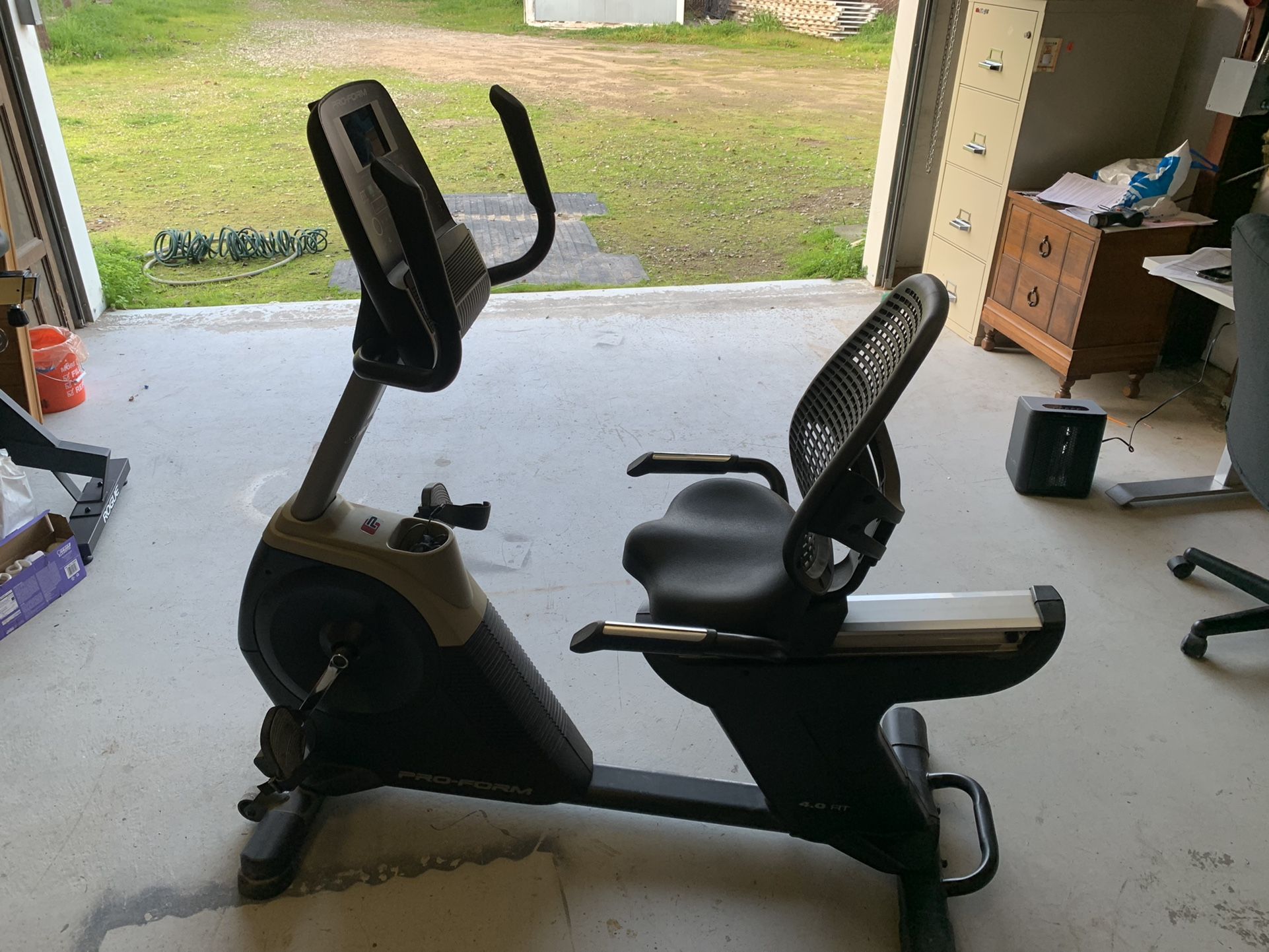 proform 4.0 rt recumbent Exercise bike for Sale in Fresno, CA - OfferUp