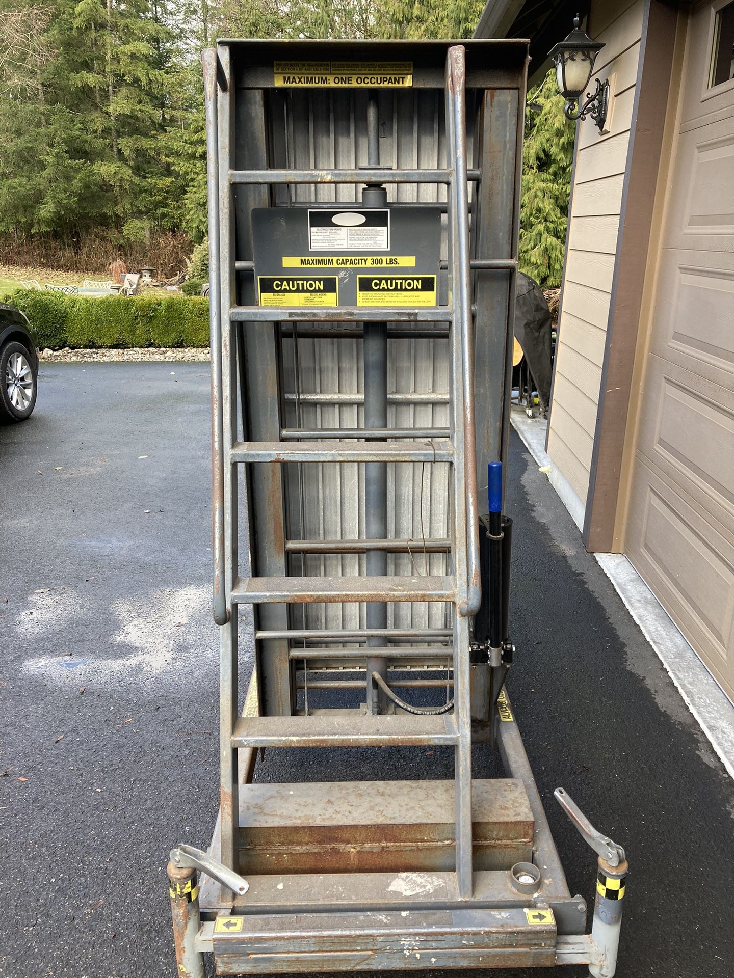 Ballymore One Person Maintenance Lift for Sale in Maple Valley, WA ...