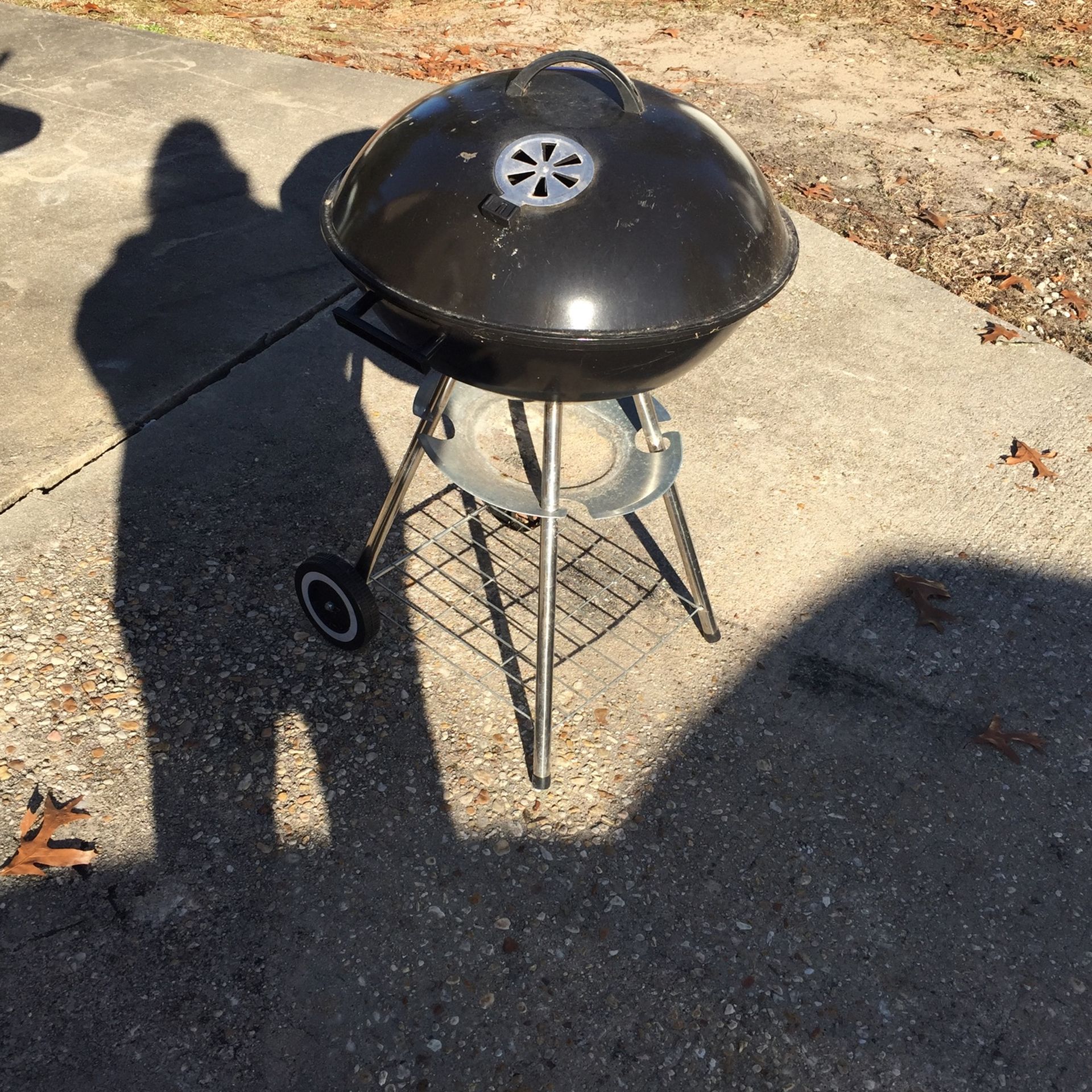 Grill Bubble Grill Nicevno Rust On Wheels for Sale in Fayetteville, NC ...