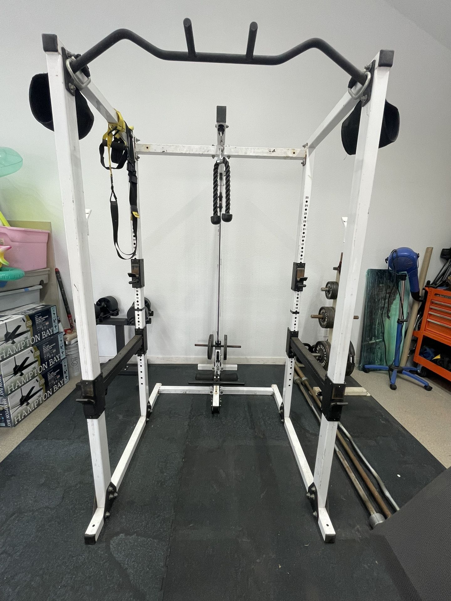Power Rack With Lat/Low Row Attachment And Smith Bar for Sale in Brea ...