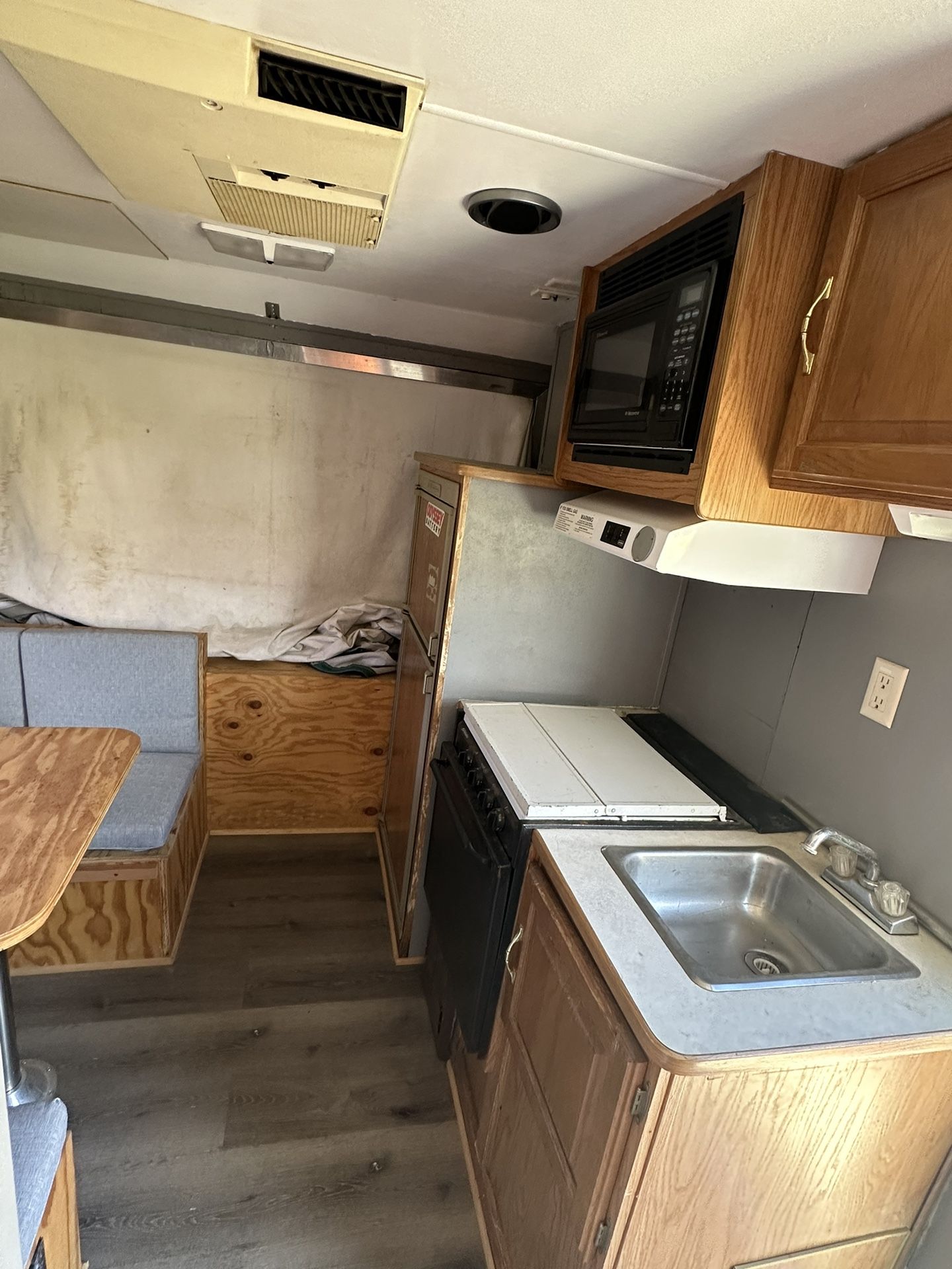 2000 Keystone Tailgator Toy Hauler 5,000 for Sale in Valley Center, CA ...