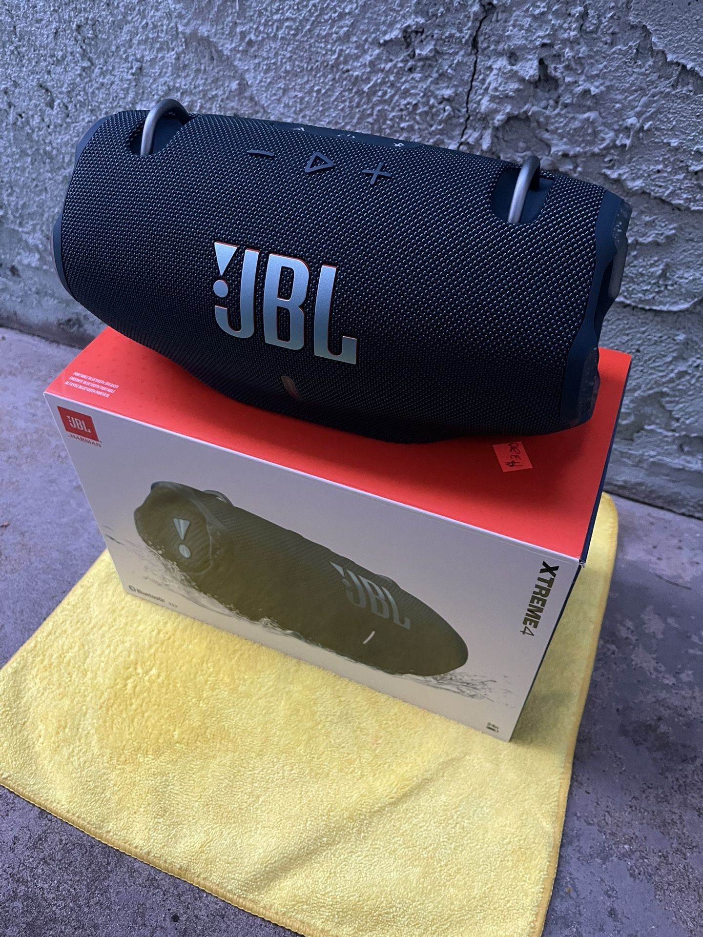 JBL EXTREME 4 With Removable Battery..(blue Color) for Sale in Cty Of Cmmrce, CA - OfferUp