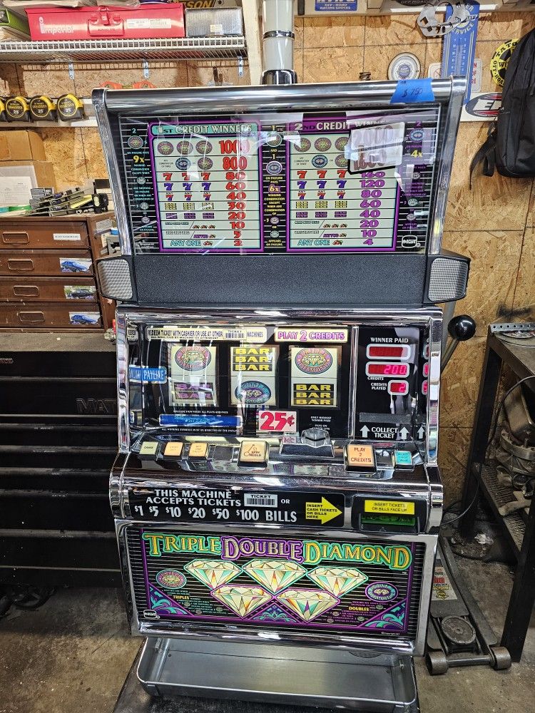 IGT SLOT MACHINE (Triple Double Diamond) for Sale in Lakewood, CA - OfferUp