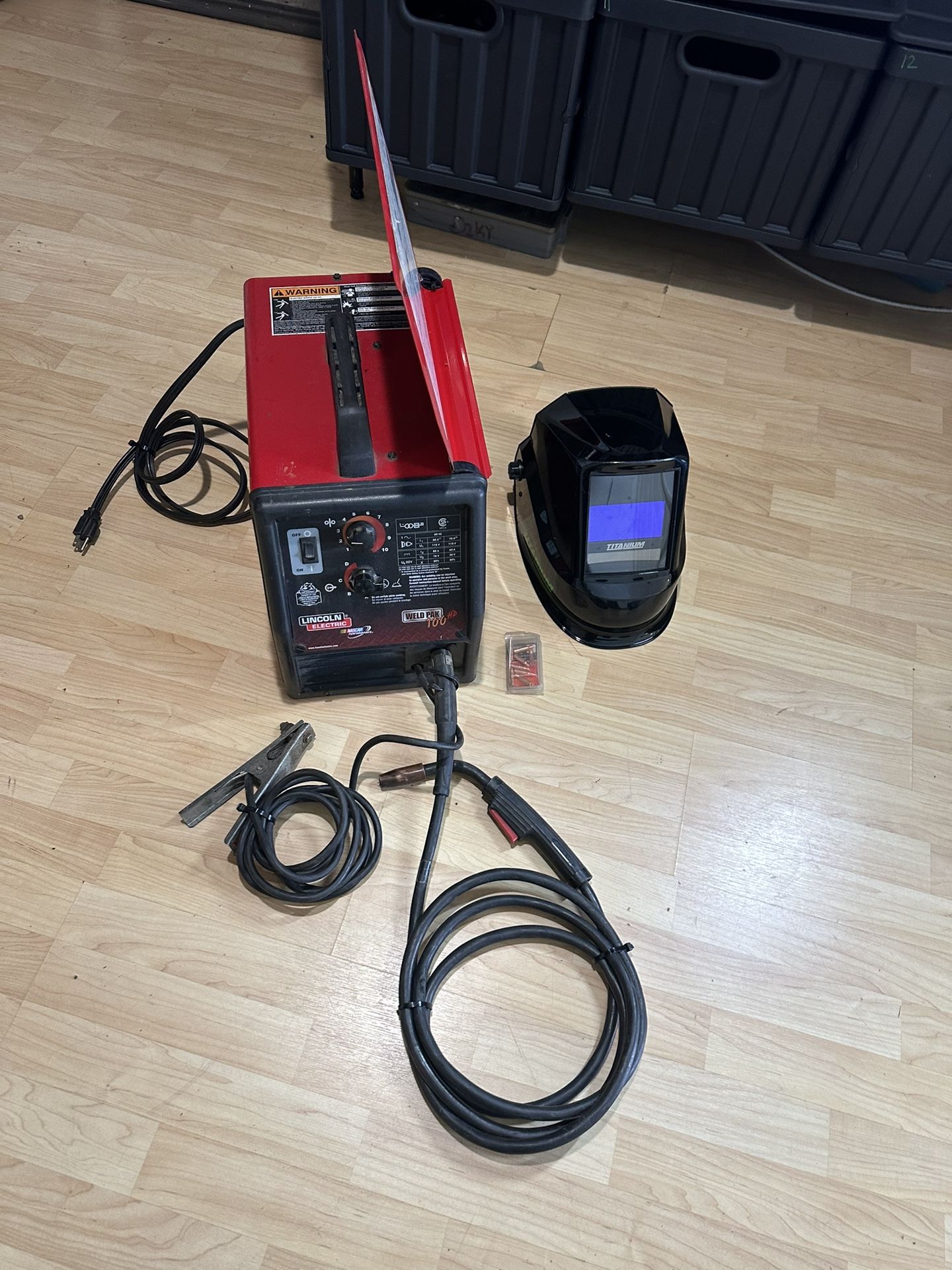 Lincoln Weldpak 100 Flux Cored Welder With Helmet for Sale in Redondo ...