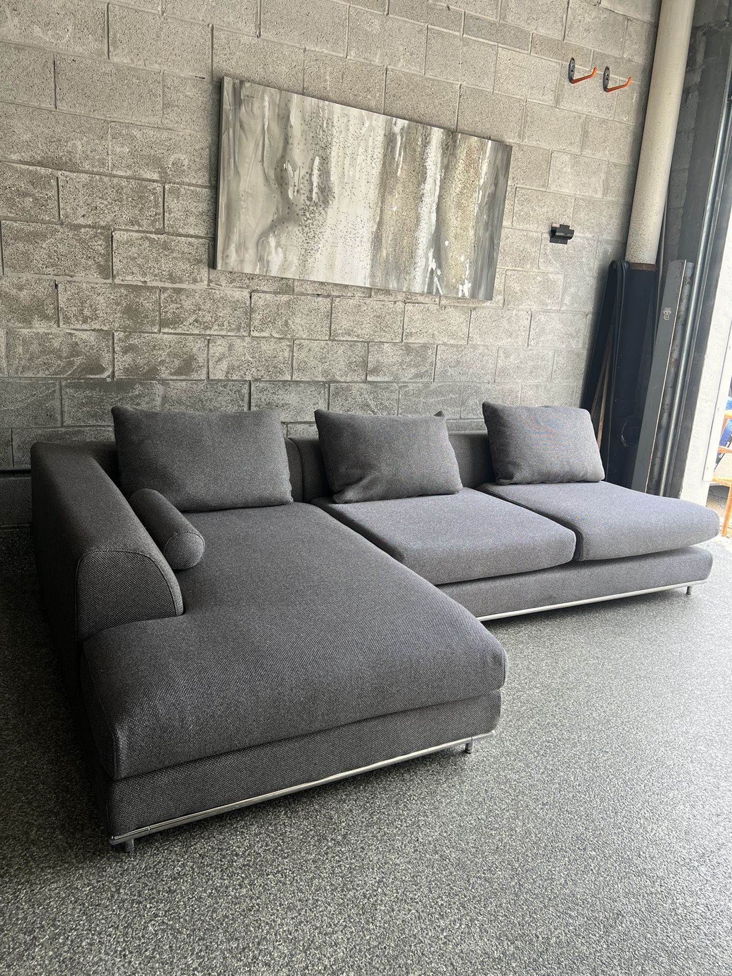 Gray Modern Sectional for Sale in Miami, FL - OfferUp