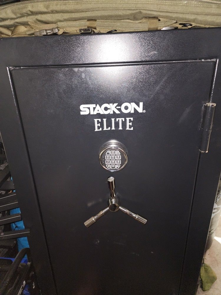 Stack-On Elite 40-Gun Safe for Sale in Seattle, WA - OfferUp