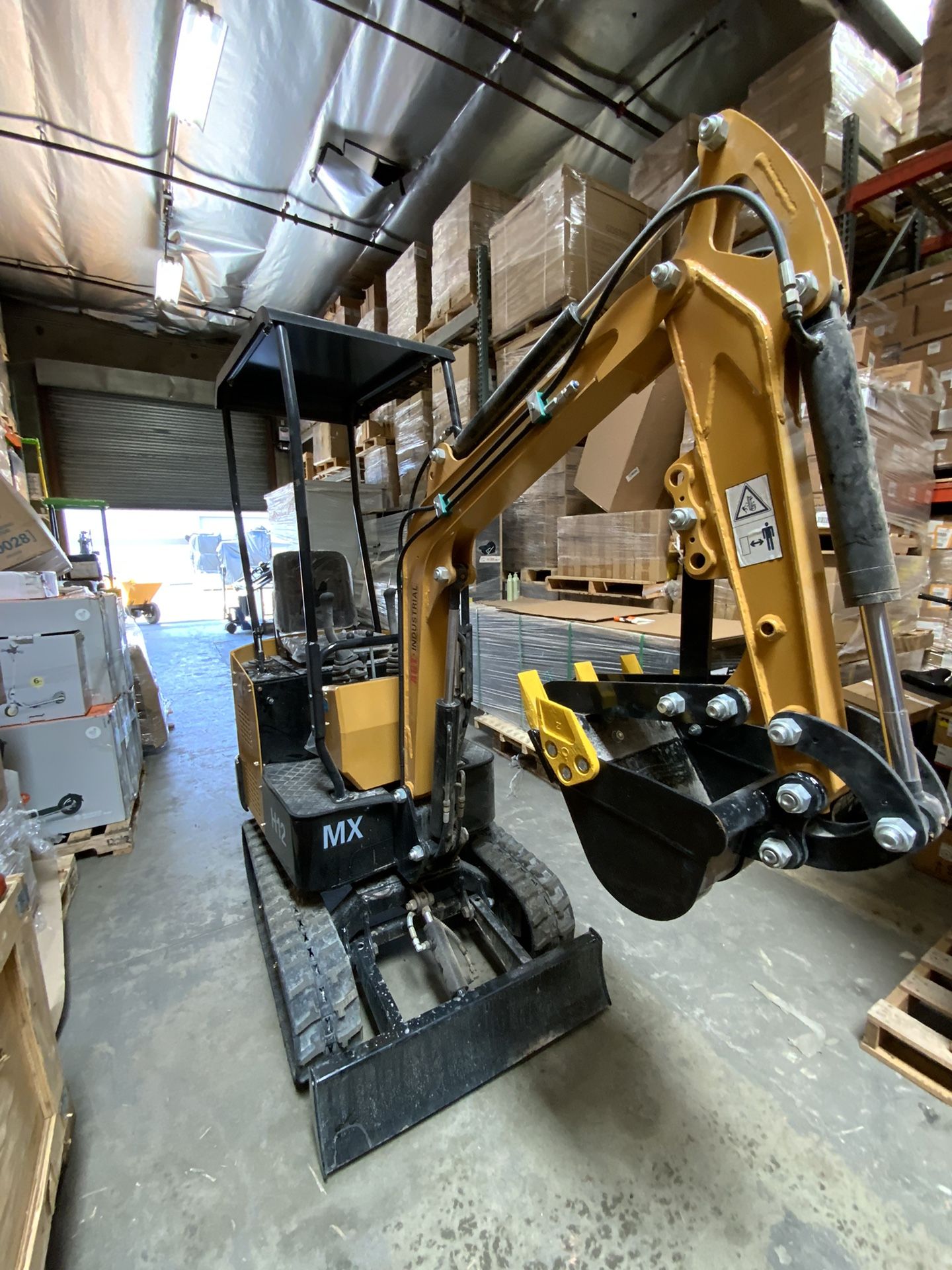 AGT Industrial H12 Mini Excavator 13.5HP 1Ton Digger Tracked Crawler B ...