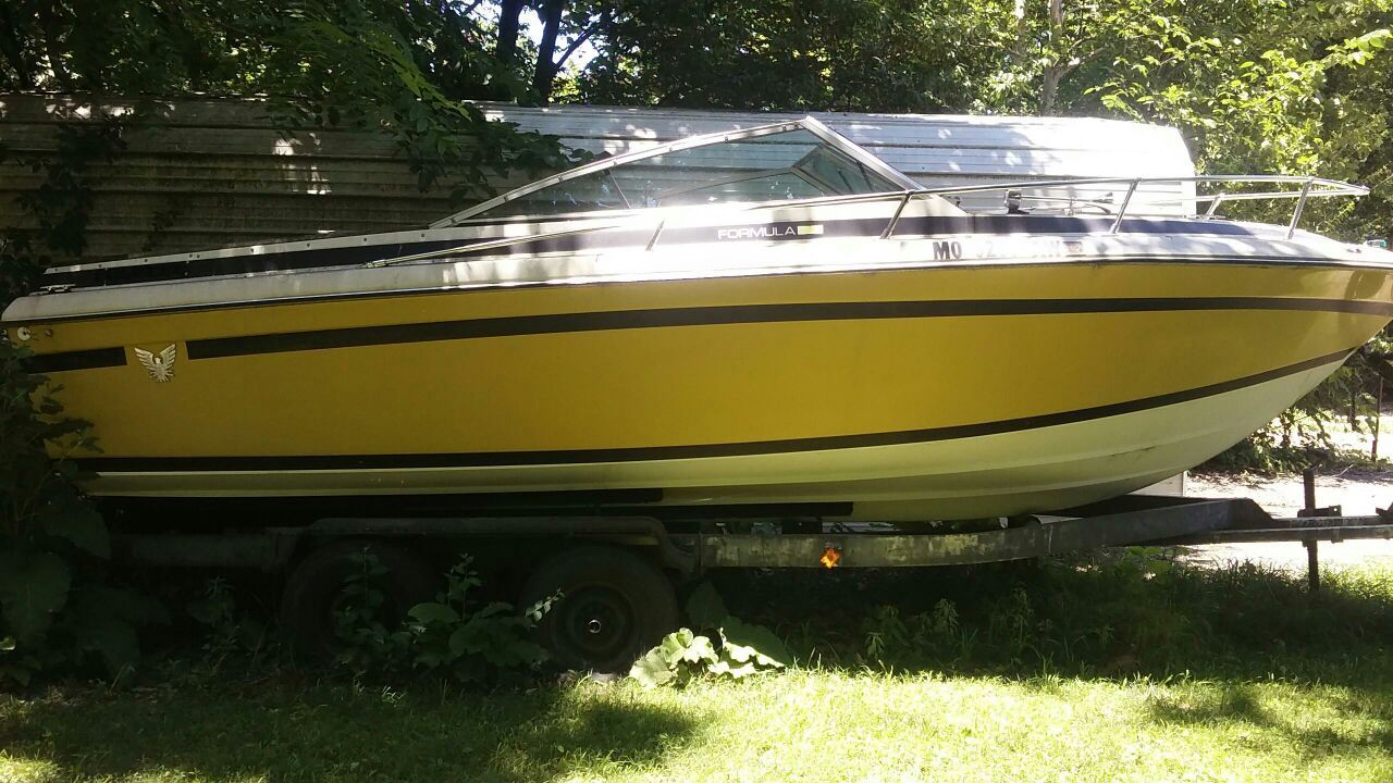 1977 Formula Thunderbird Cuddy Cabin 20ft for Sale in St. Louis, MO ...