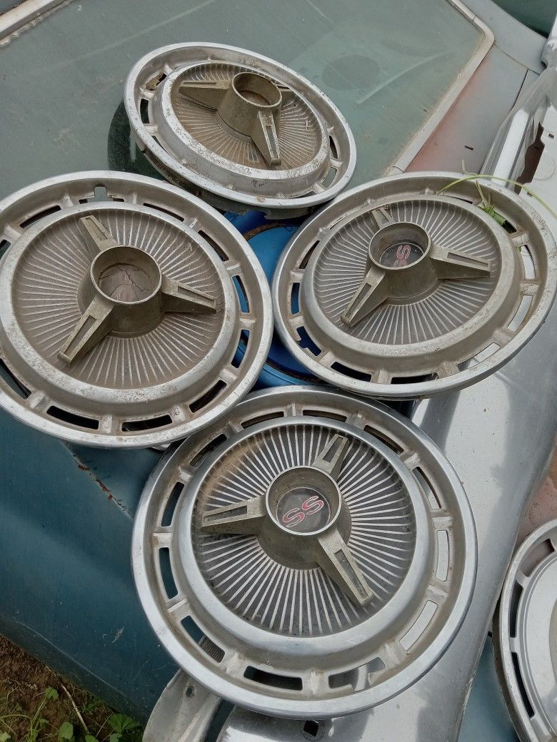 Chevelle Impala Super Sport Hub Caps Malibu 64 65 66 67 for Sale in ...