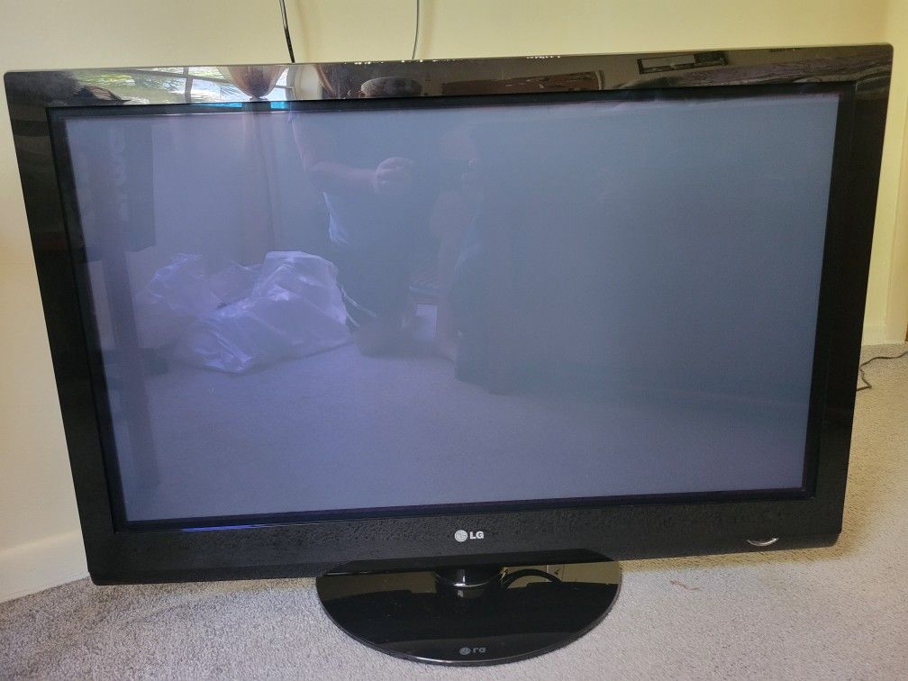 LG Plasma TV 42" for Sale in Pembroke Pines, FL - OfferUp