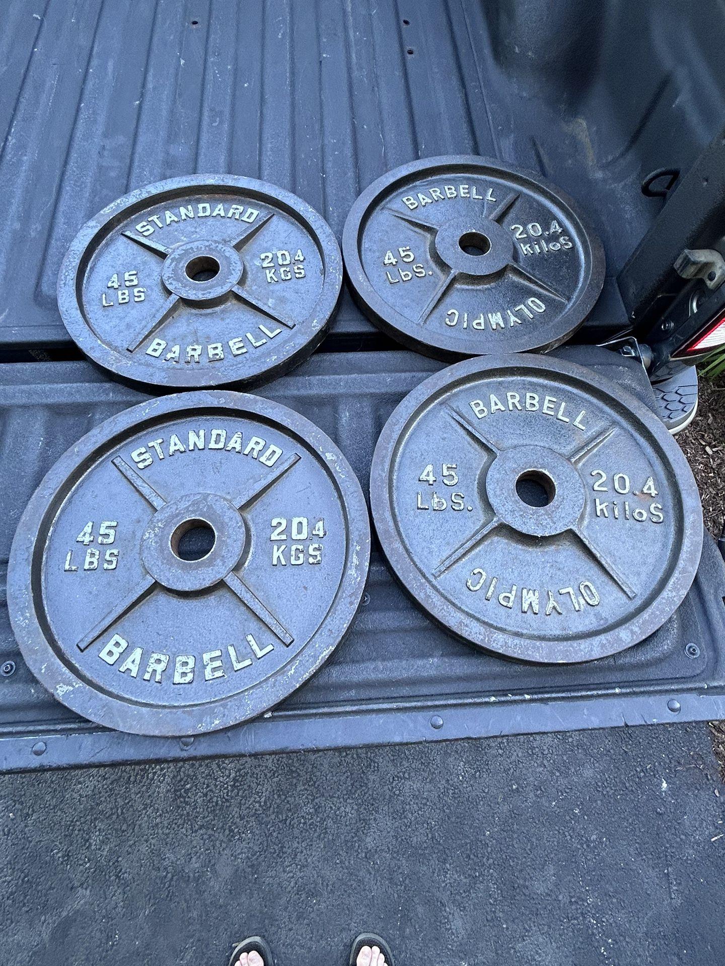 45 Lbs Olympic Weight (45 Pounds) for Sale in Aurora, IL - OfferUp