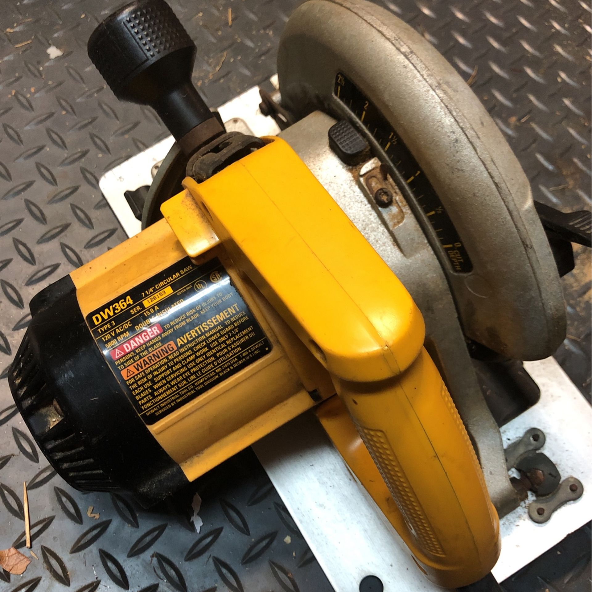 Dewalt DW364 Circular Saw With 71/4” irwin Blade for Sale in Port St ...