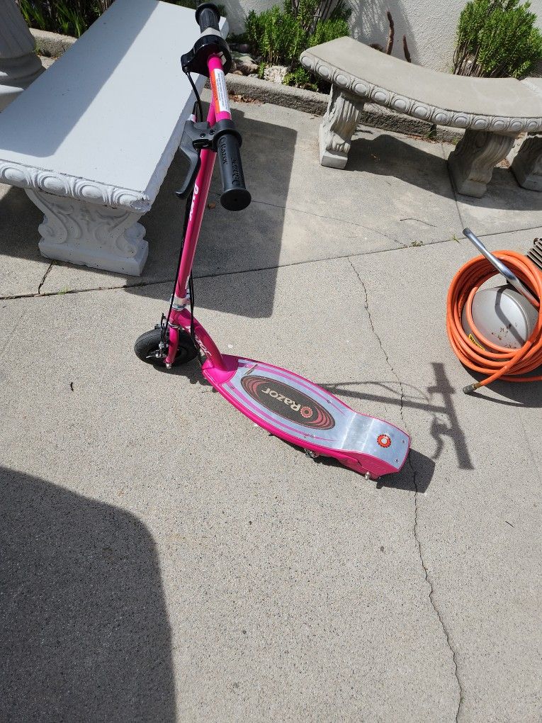 Razor E100 Electric Scooter for Sale in San Bernardino, CA - OfferUp