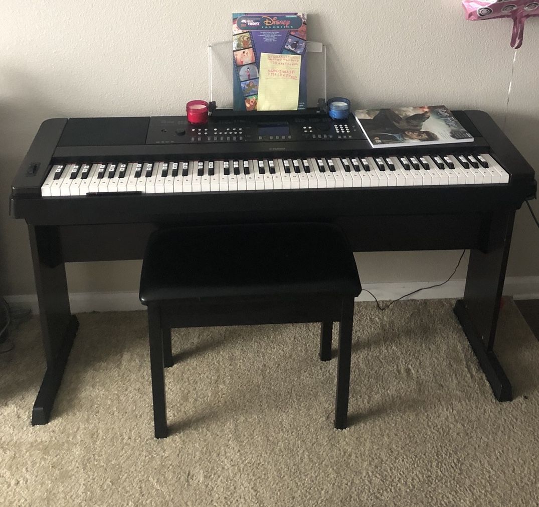 Yamaha GTX 88 Key Grand Piano Electric Speakers for Sale in Rancho ...