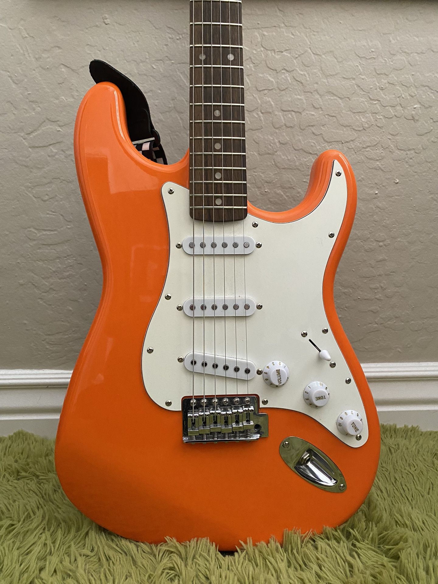 Orange Fender Squier Stratocaster for Sale in Gilbert, AZ - OfferUp