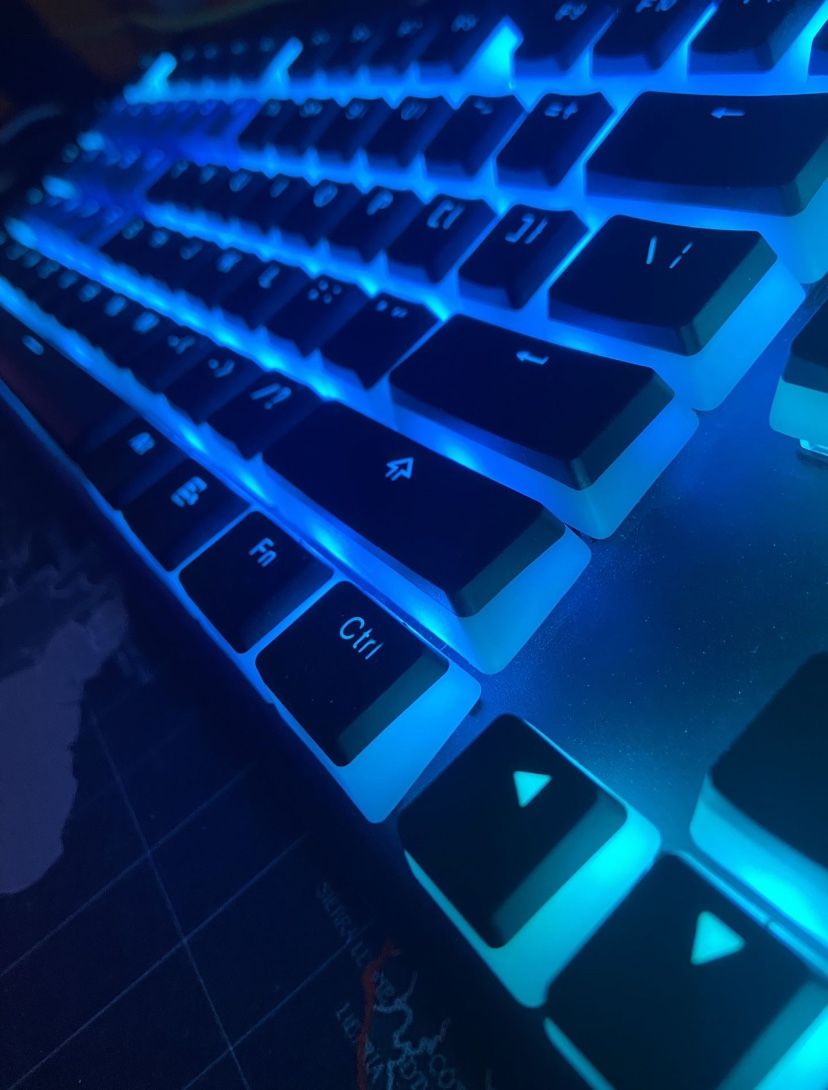 Steelseries Apex 7 Tkl for Sale in Perth Amboy, NJ - OfferUp