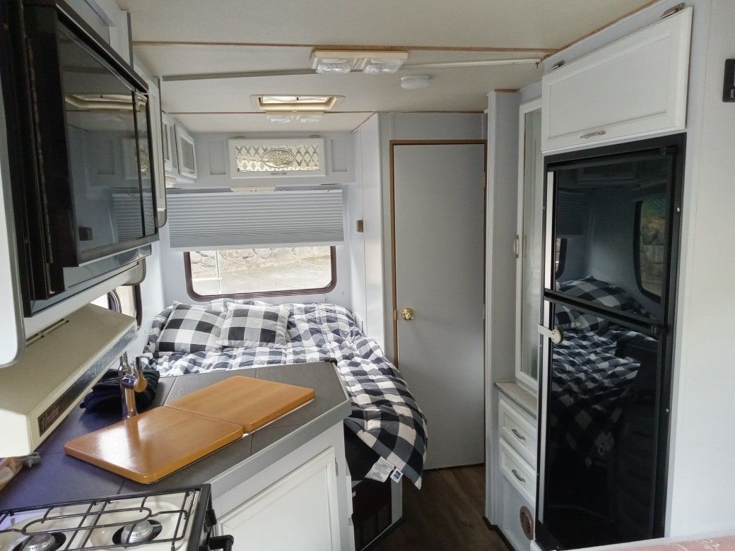 Chevrolet 23 FT RV C30 Low Miles Clean Title for Sale in Tacoma, WA ...