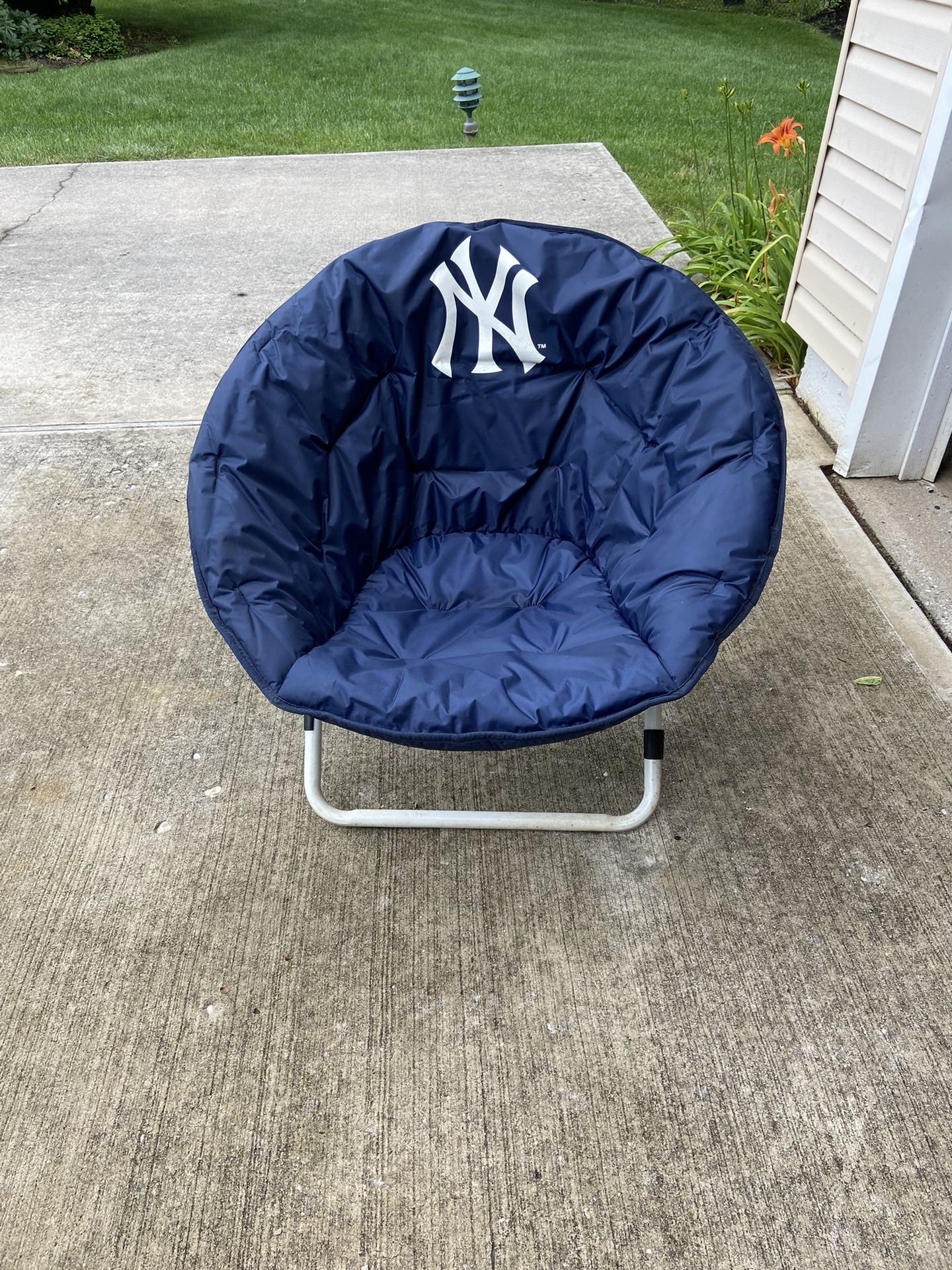 NY Yankees Folding Chair for Sale in Setauket- East Setauket, NY - OfferUp