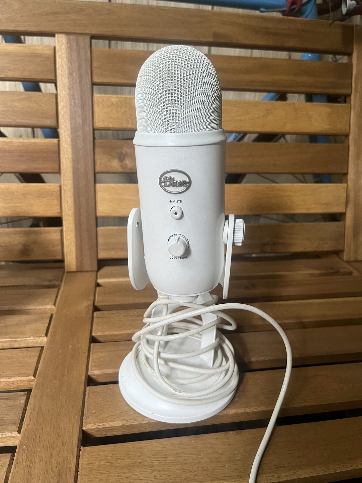 Blue Yeti USB podcast Microphone Mic for Sale in Pasadena, CA - OfferUp