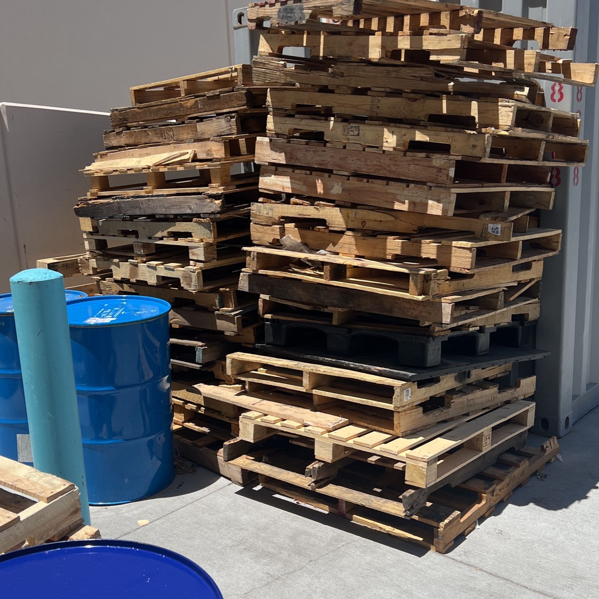 Free Pallets for Sale in Las Vegas, NV - OfferUp
