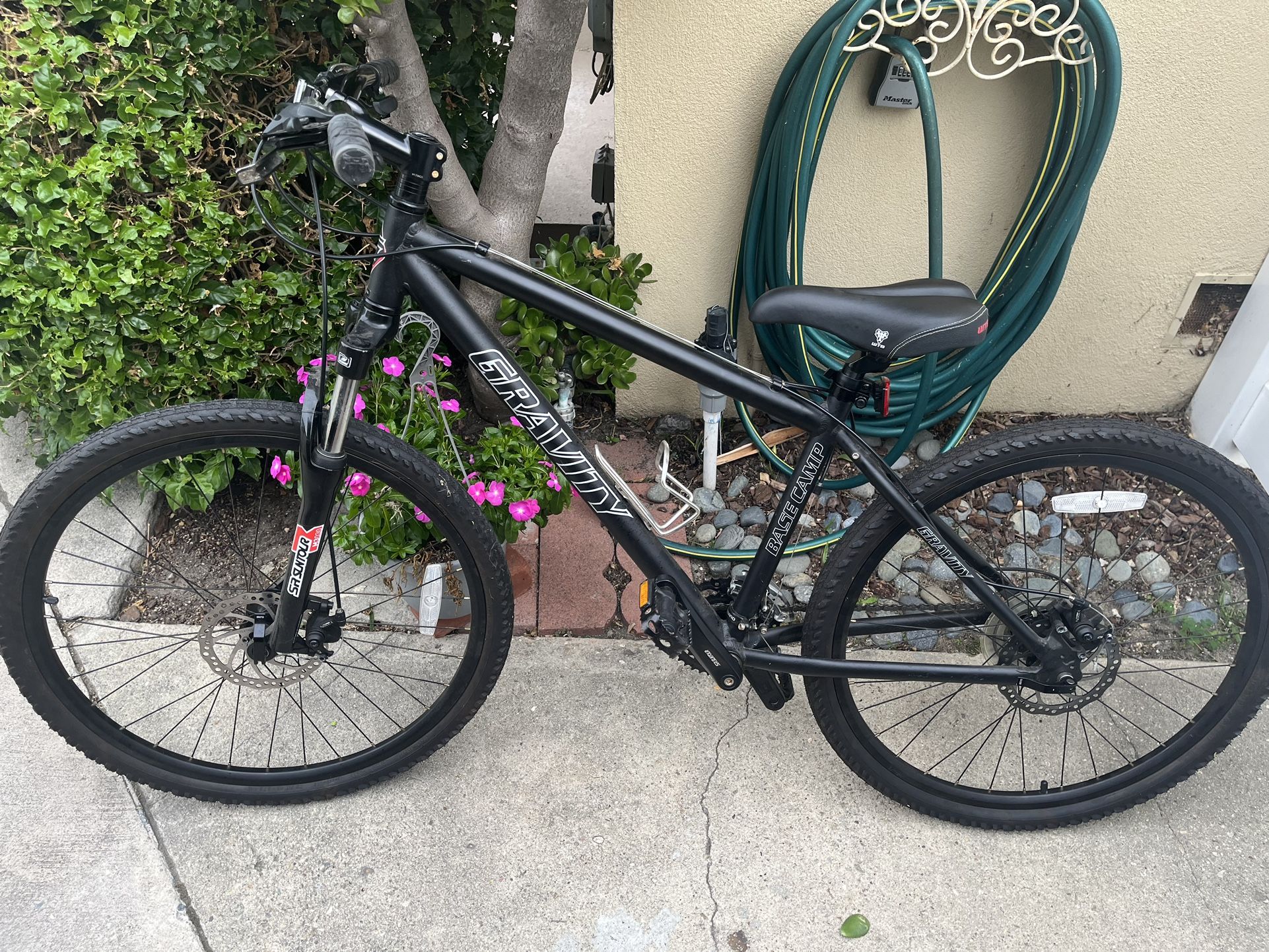 Gravity 8 Speed Mountain Bike for Sale in Lomita, CA - OfferUp