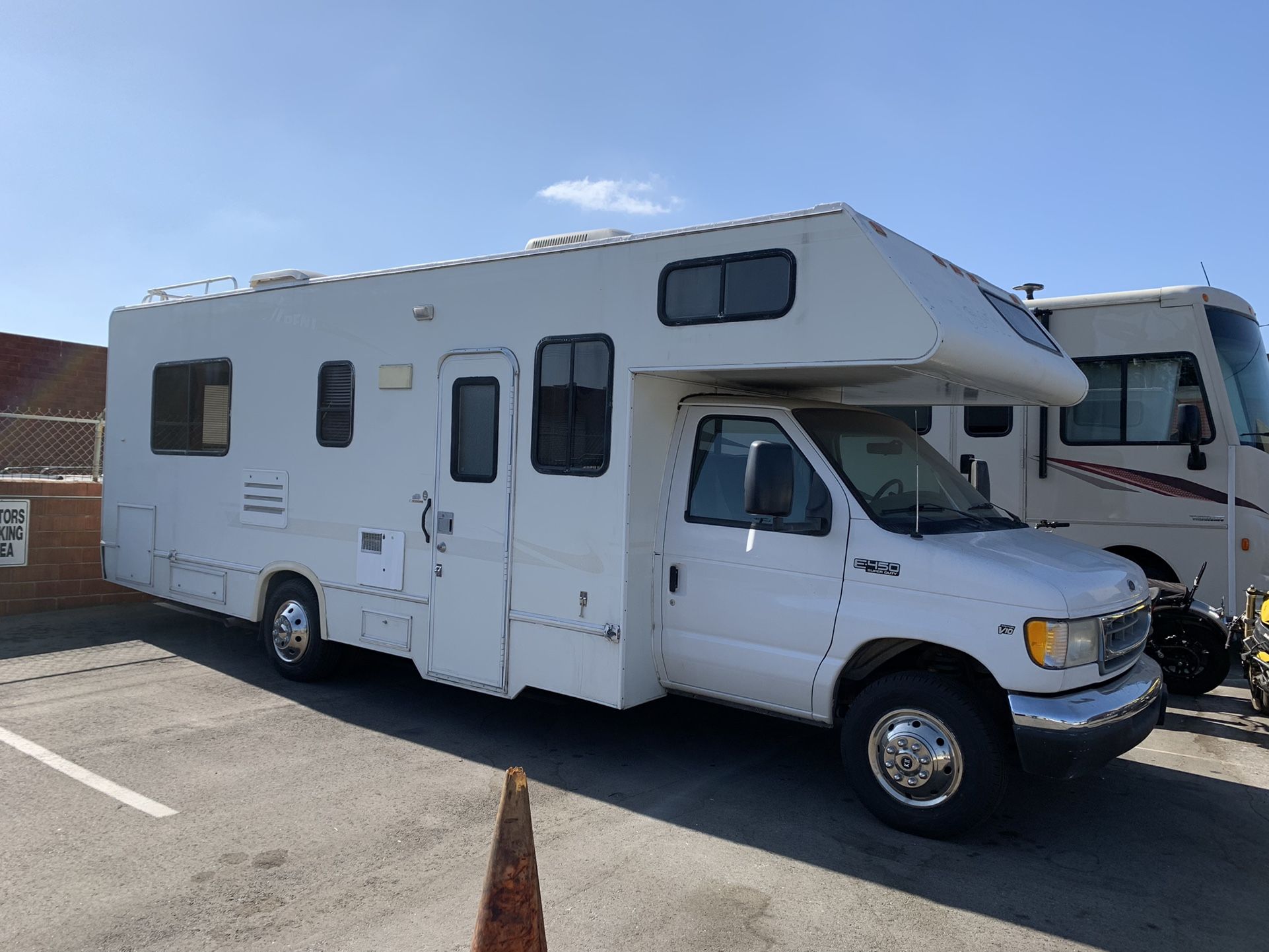 2000 Thor/Ford E-450 for Sale in Anaheim, CA - OfferUp