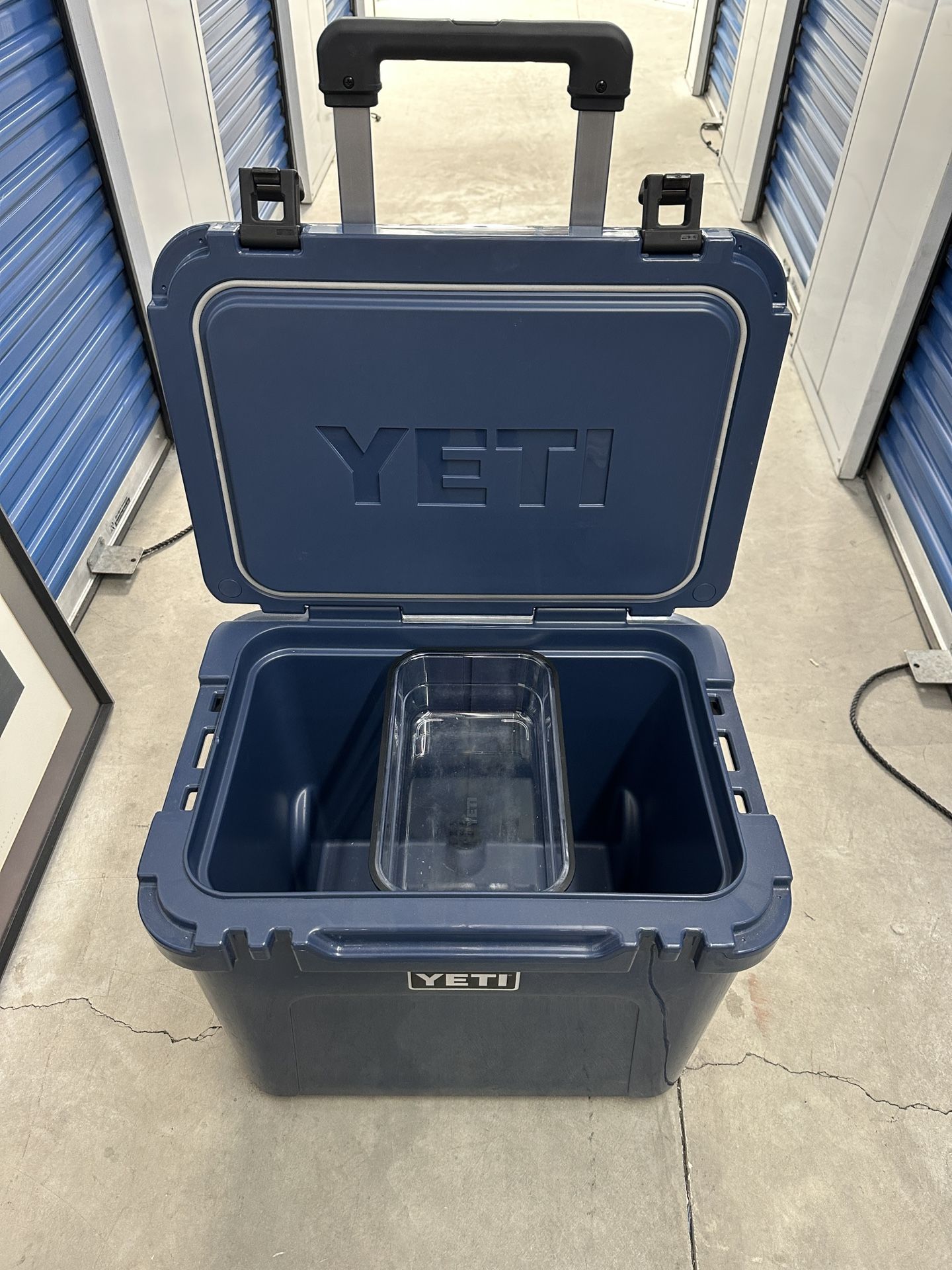 Yeti 60 Roller Cooler for Sale in Encinitas, CA - OfferUp