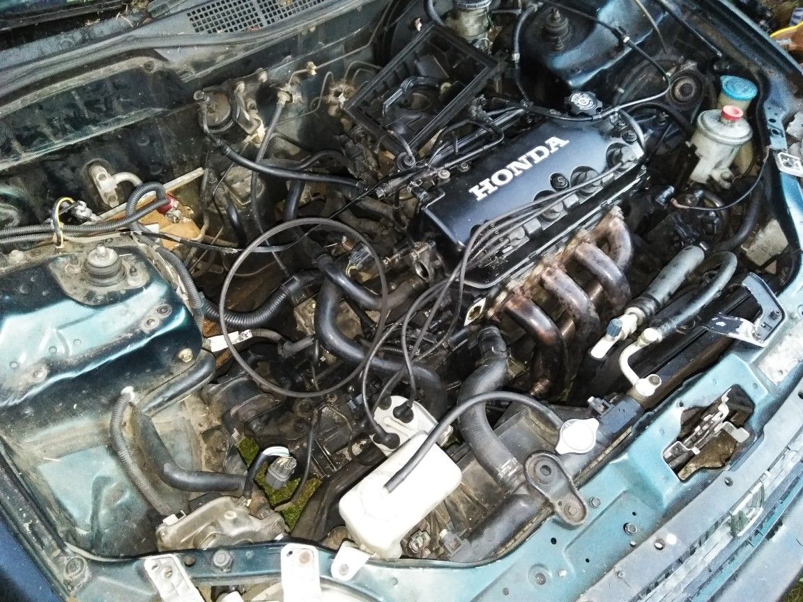 D16y7 engine and transmission for Sale in Tacoma, WA - OfferUp