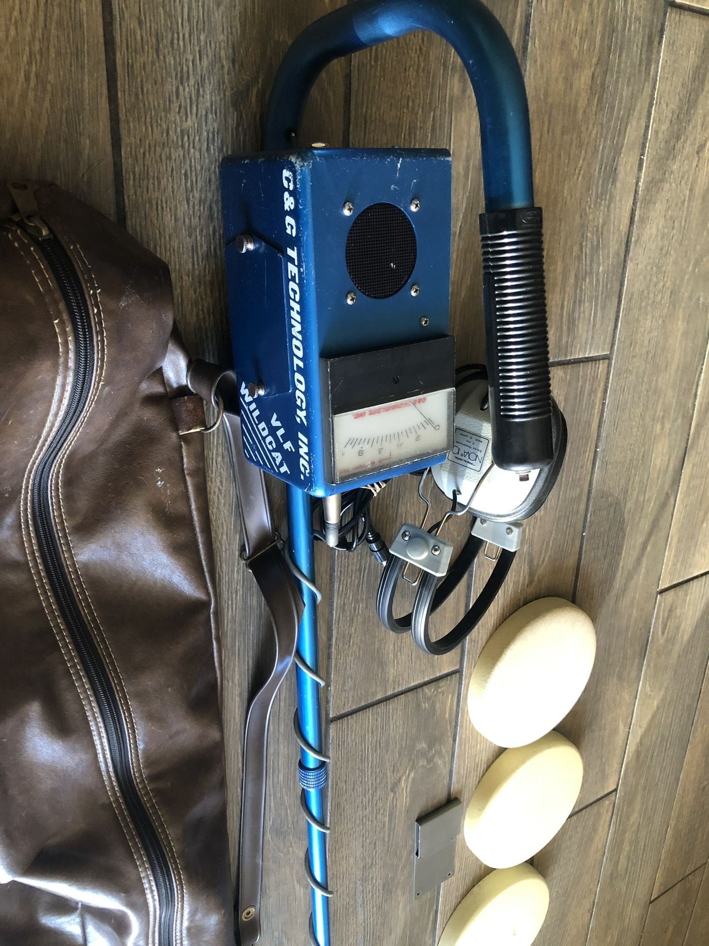 Vintage Metal Detector Tesoro The Blue WildCat C&G Technology 600-1C ...