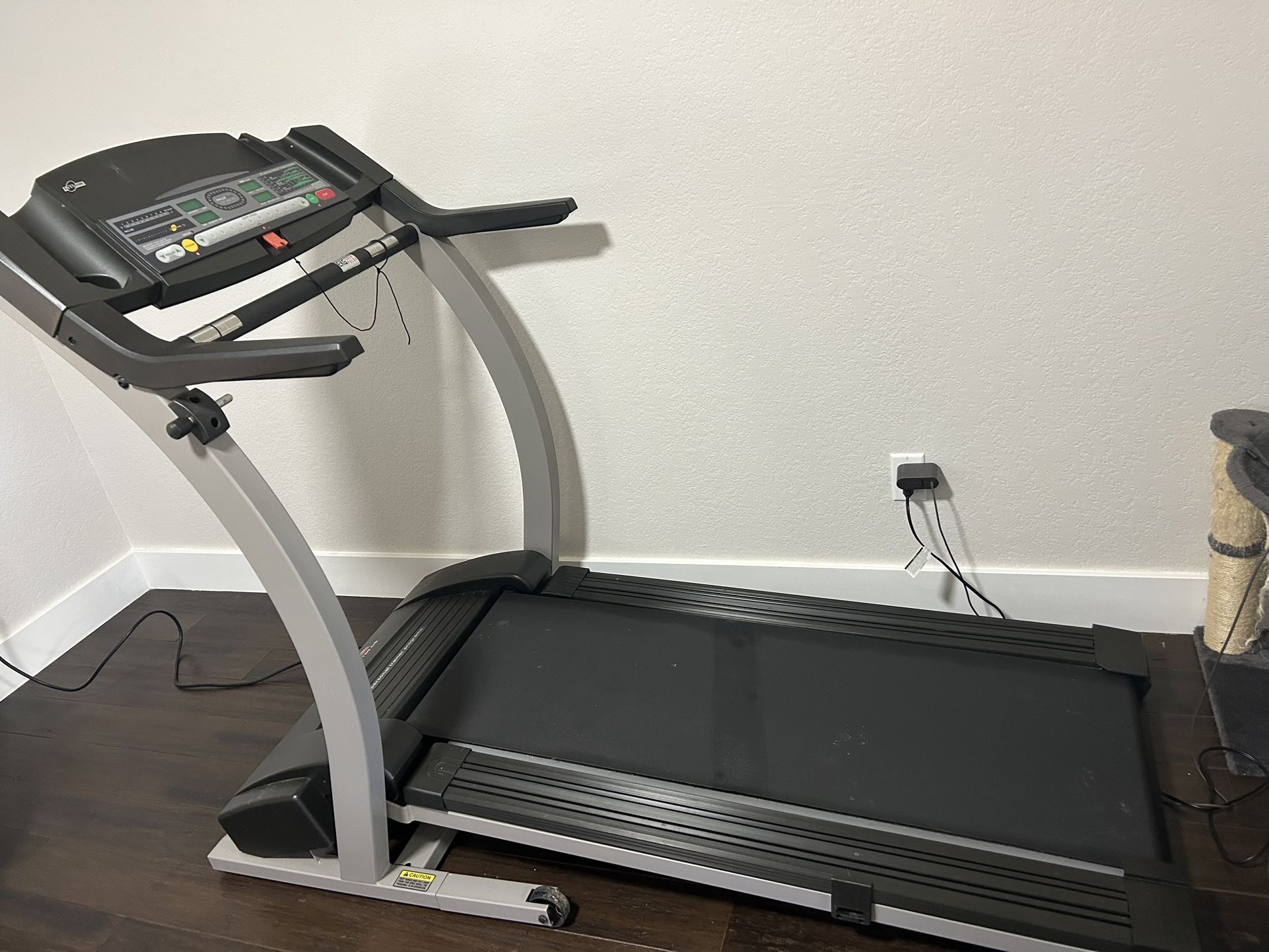 Pro-form 750 CS treadmill for Sale in Shoreline, WA - OfferUp