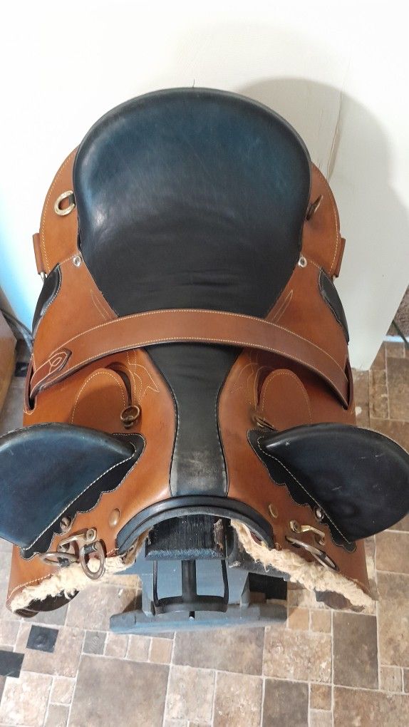 Australian Saddle -Down Under for Sale in Jamul, CA - OfferUp
