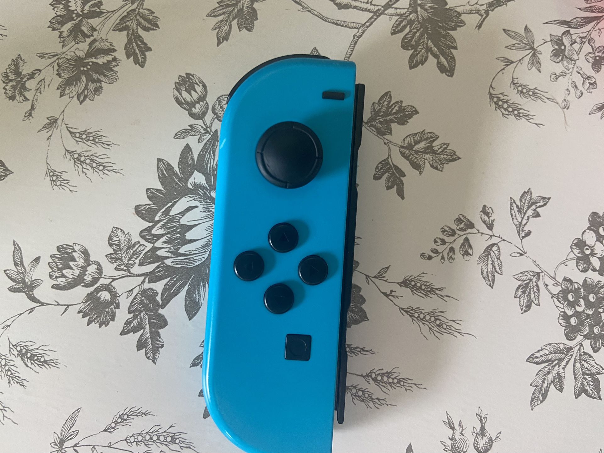 Nintendo Switch 32GB Gray Console Neon Red and Neon Blue Joy-Con. (with ...