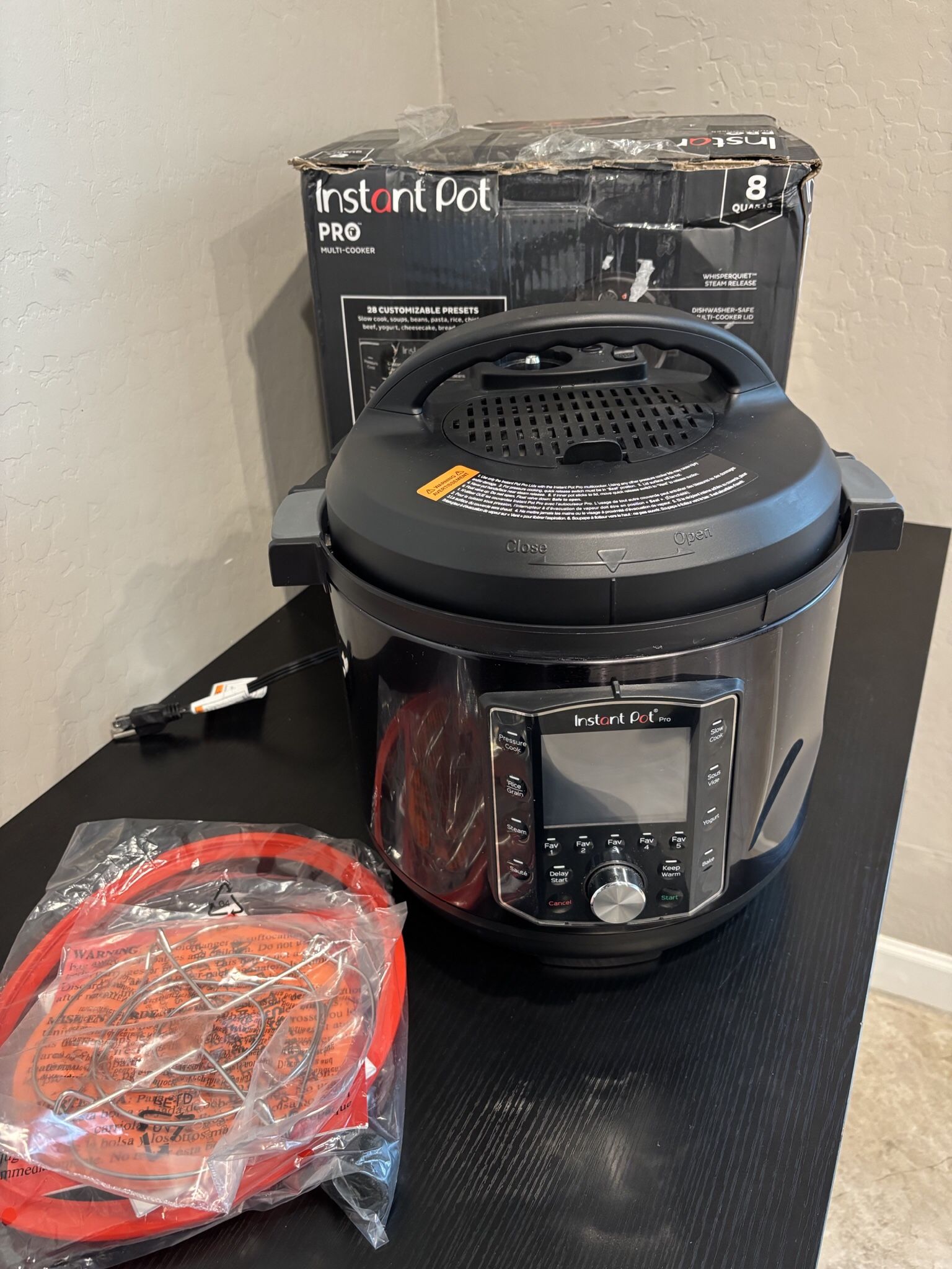 Instant Pot Pro 8 Qt 10in1 Pressure Cooker Slow Cooker Rice Cooker Has ...