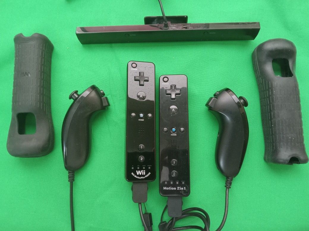 Nintendo Wii Bundle Remote Plus Black Wii M4 for Sale in Tampa, FL ...