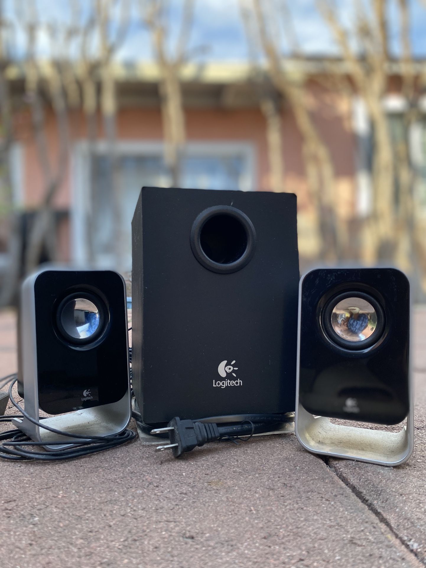LOGITECH LS21 MODEL S-00040 MULTIMEDIA STEREO COMPUTER SPEAKERS for Sale in Wilmington, CA - OfferUp