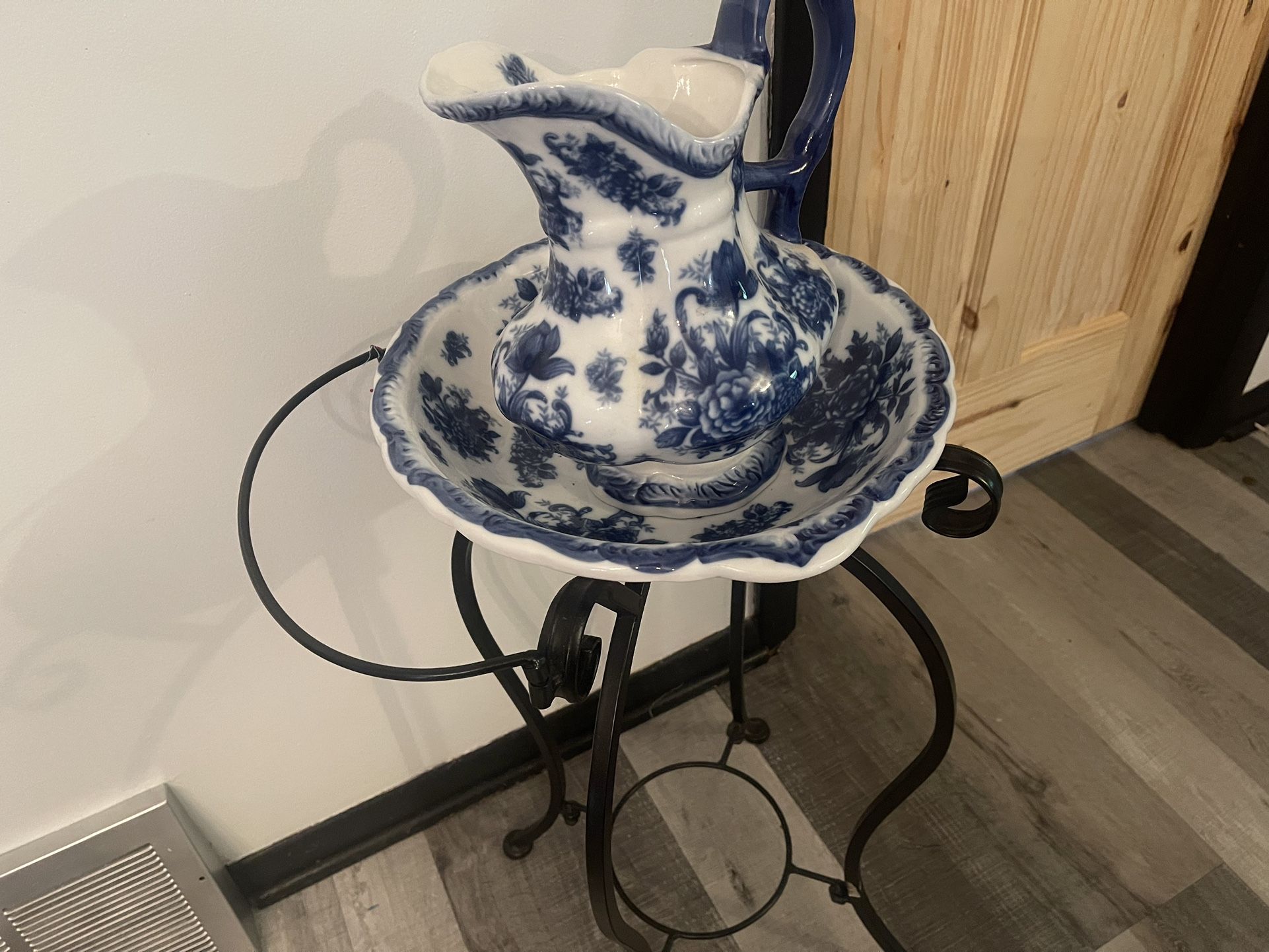Pitcher And Bowl With Stand for Sale in Columbus, OH - OfferUp
