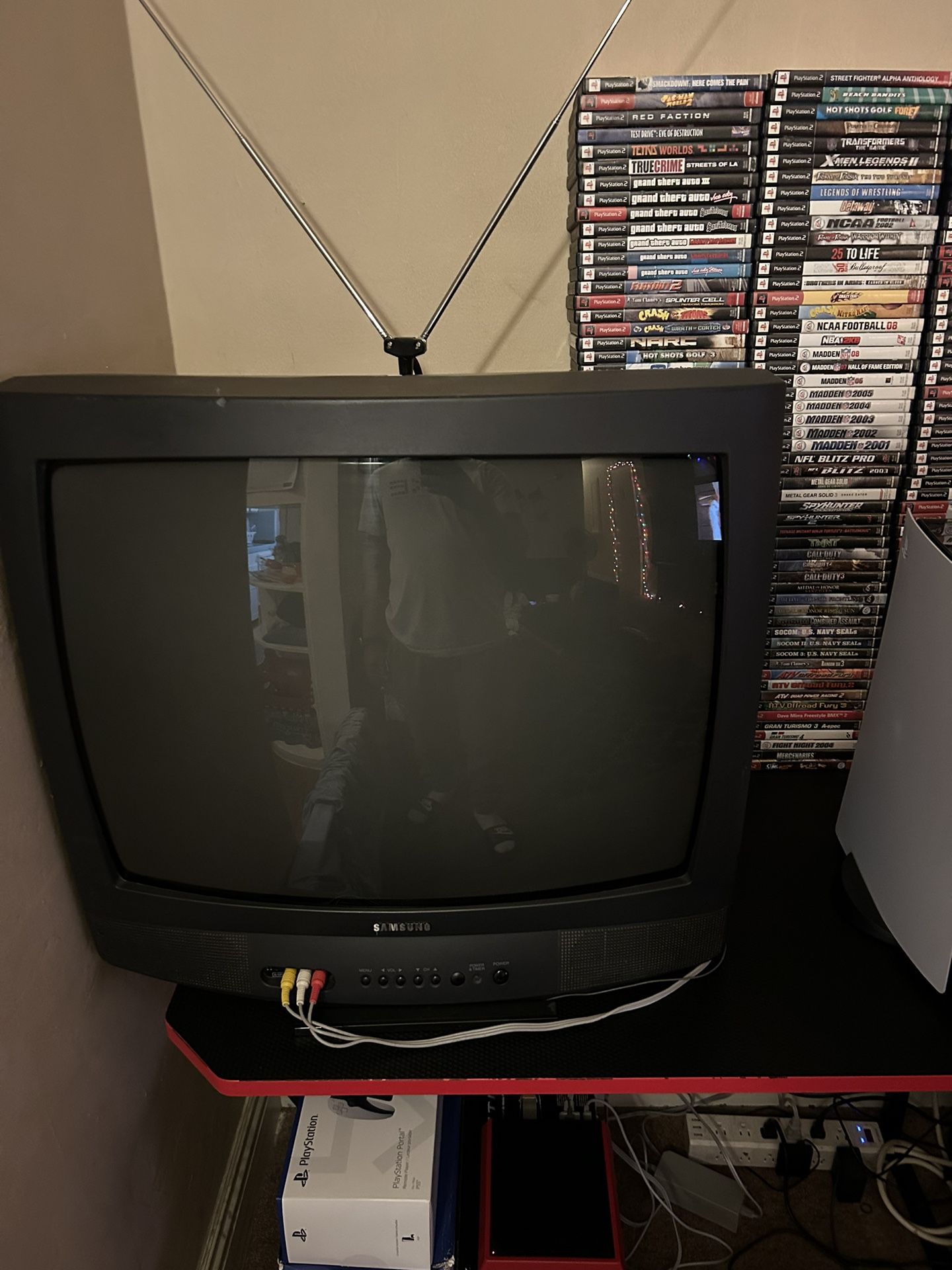 CRT TV 27 Inch Works Perfect/ SAMSUNG for Sale in Long Beach, CA - OfferUp
