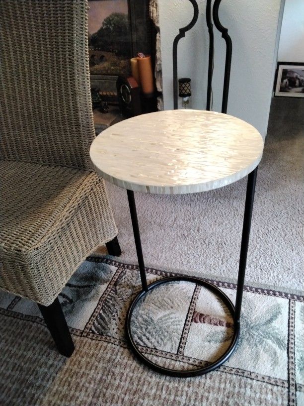 PIER ONE ROUND C TABLE 26 H X 15 TOP. MOTHER OF PEARL INLAID for Sale in Dallas TX OfferUp