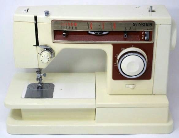Vintage 1979 Singer 6105 Sewing Machine w/Foot Pedal for Sale in ...