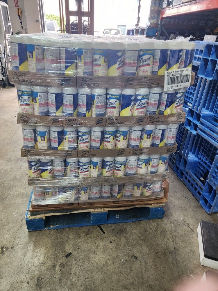 PALLET 840 LYSOL WIPES 35CT EACH CONTAINER for Sale in Miami, FL - OfferUp