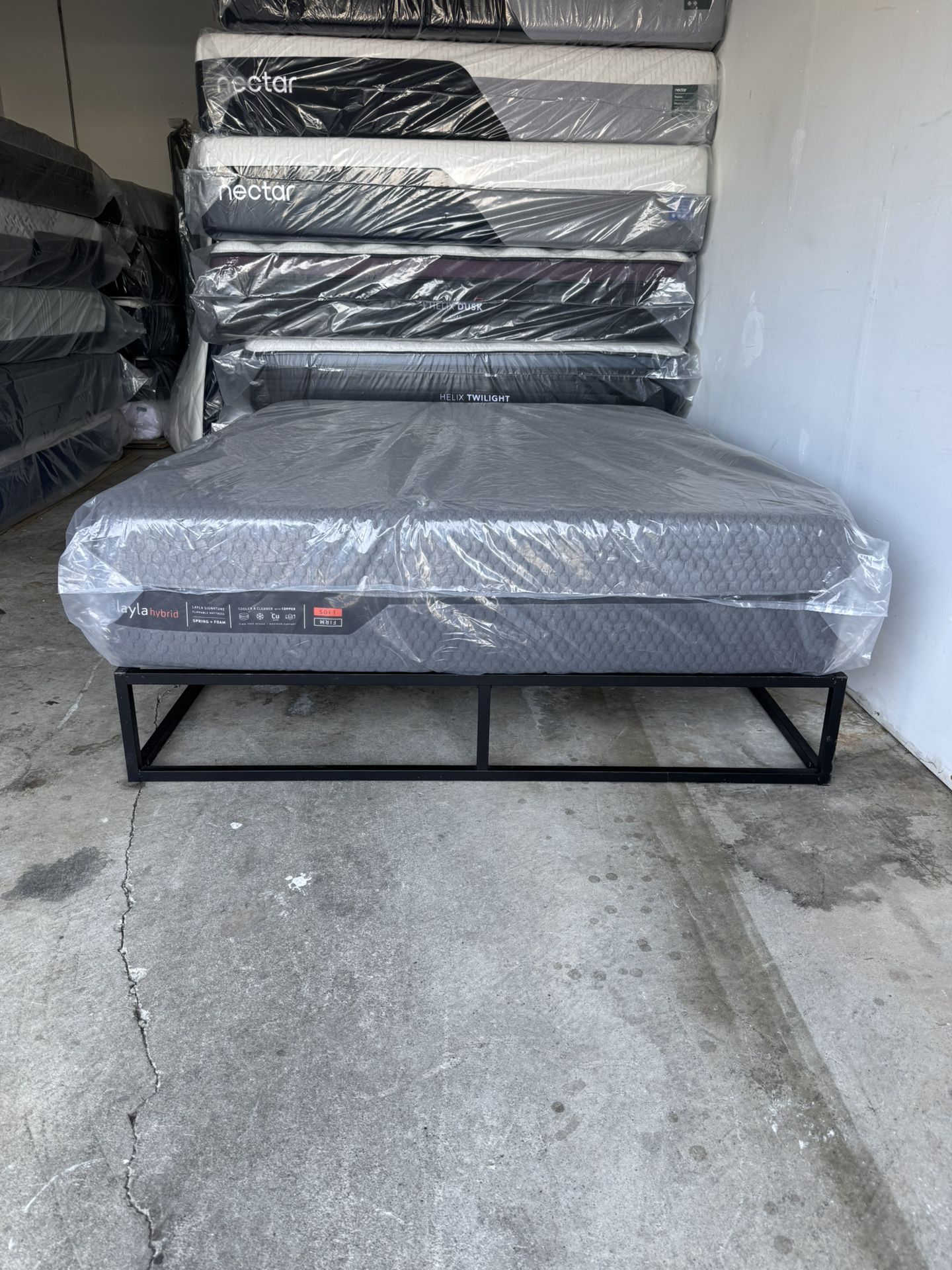Layla Hybrid Queen Mattress -Delivery Available for Sale in Everett, WA ...