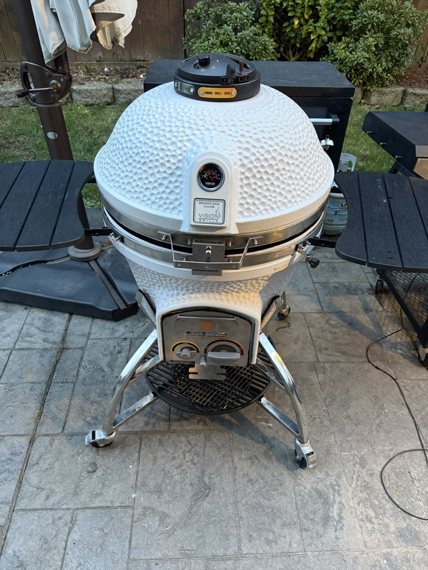 Kamado Smoker XL 24” - Vision Grills XD702 Maxis for Sale in Kent, WA ...