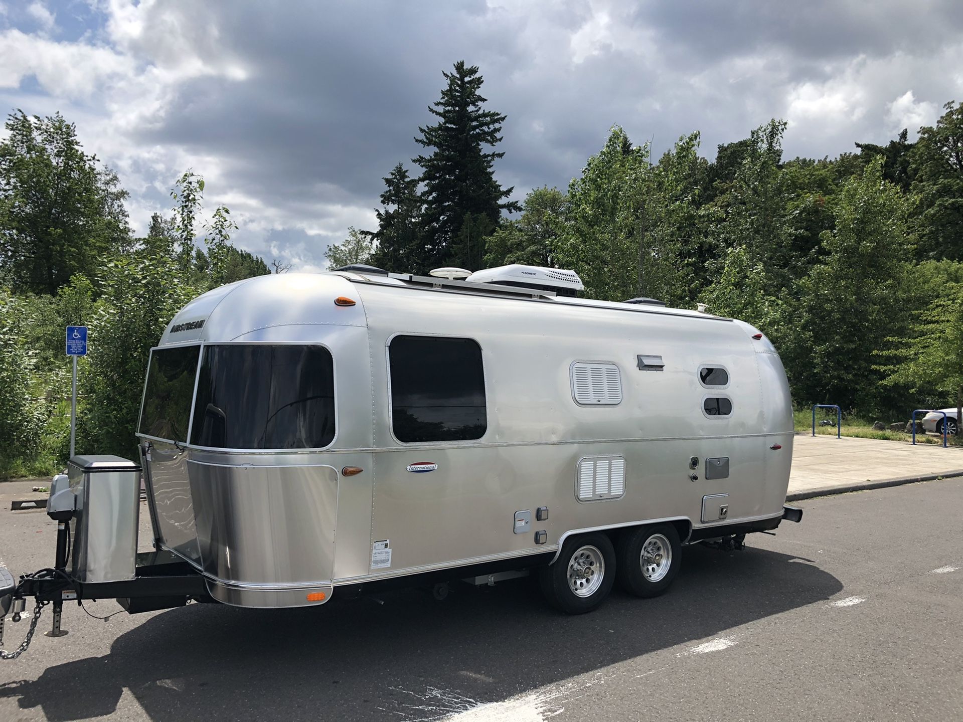 Escape The Ordinary 2015 Airstream International Signature 23fb Your Adventure Awaits