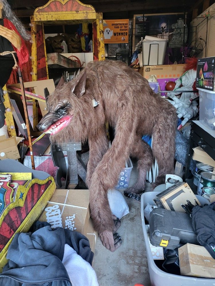 Halloween Animatronic Werewolf Prop for Sale in Humble, TX - OfferUp