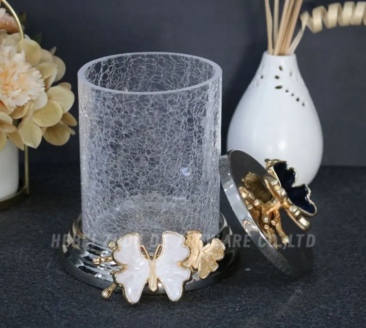 Set De 3 Recipientes De Vidrio Plata Con Detalles Dorados for Sale in ...