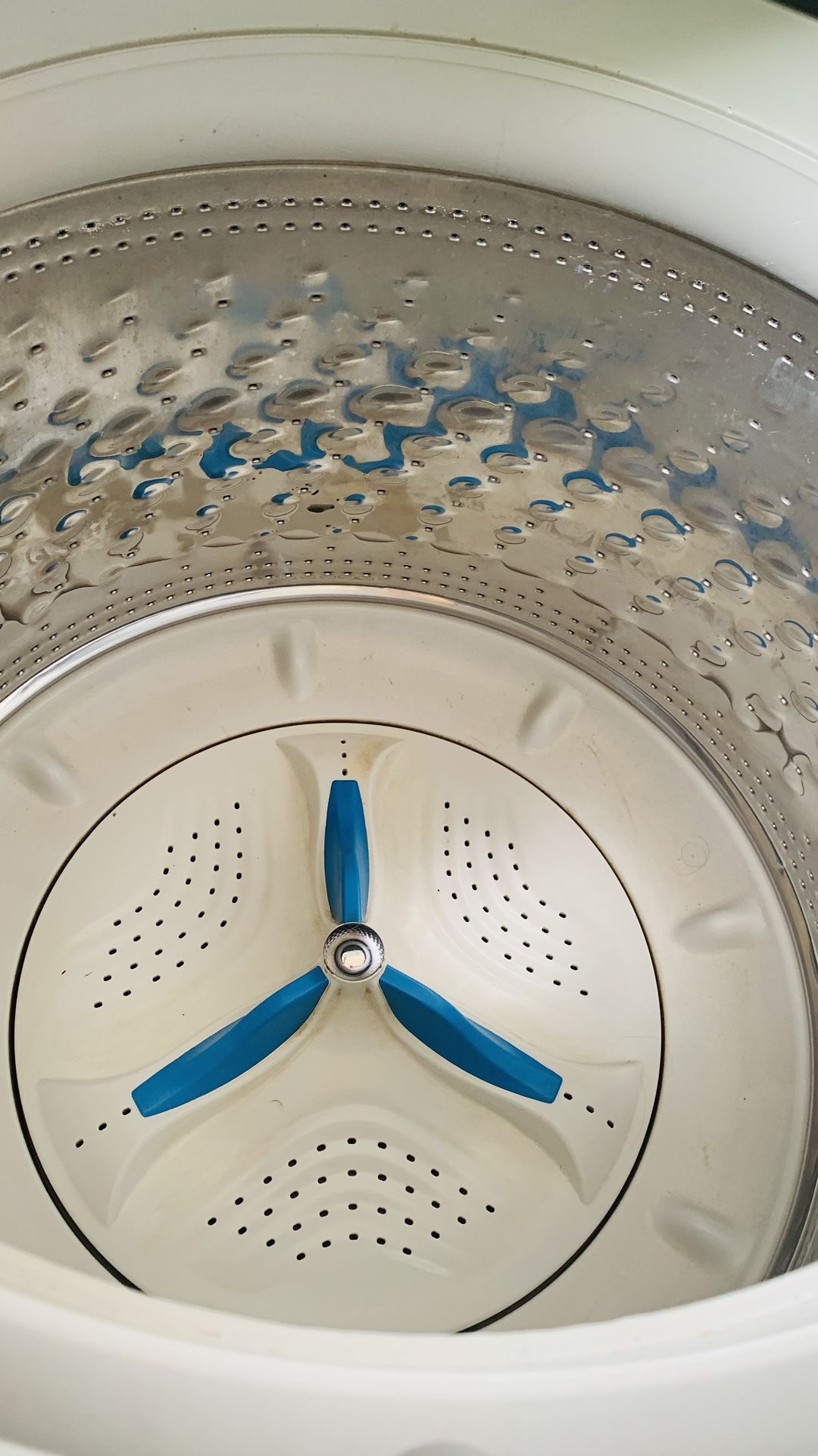Moving: Selling cheap. Large wave wheel large capacity washing machine ...